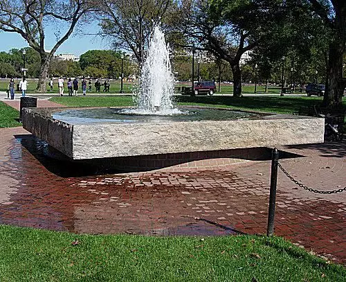 Kamenná fontána
