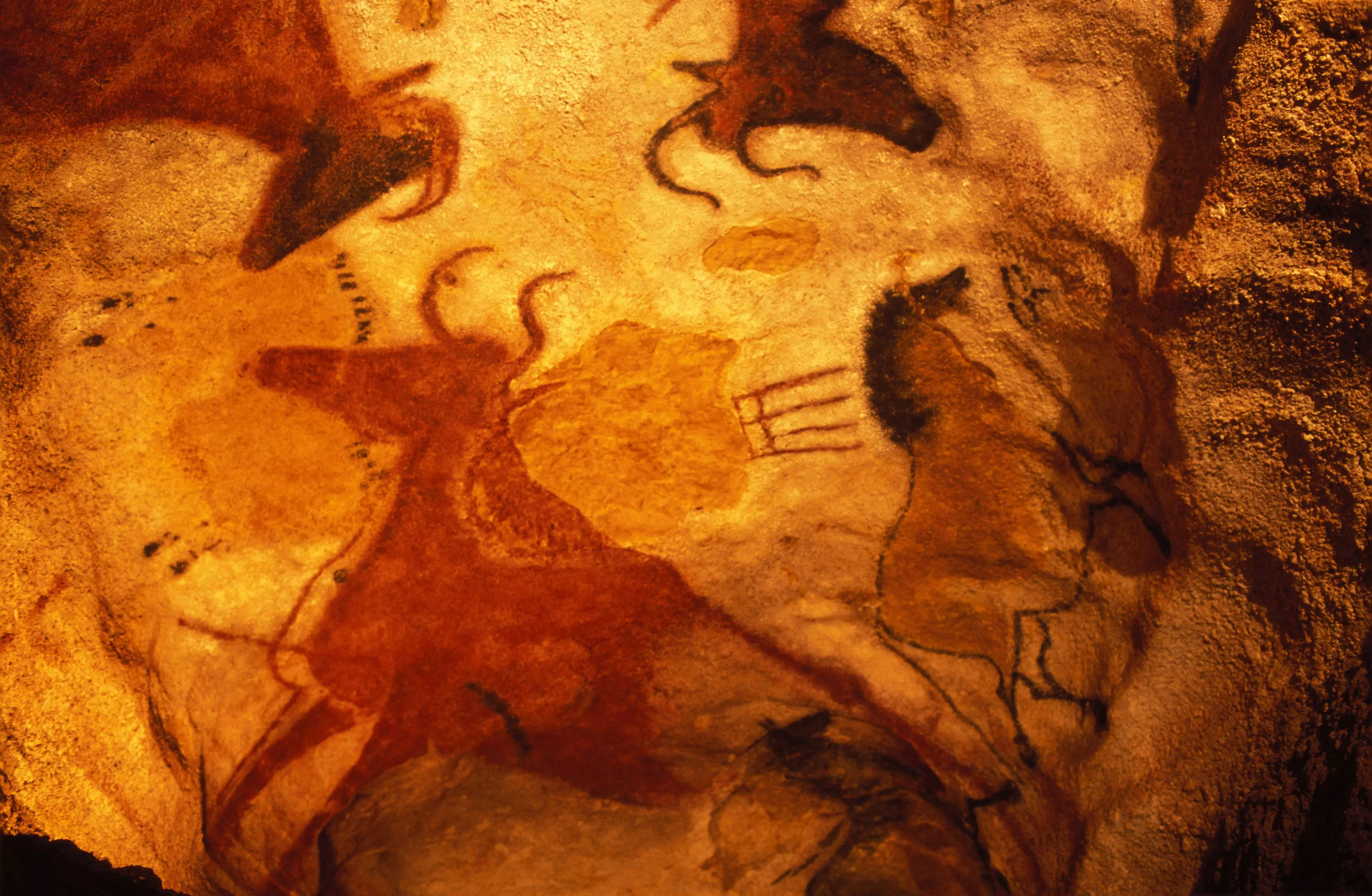 ציור של אורושים וסוסים במערת לאסקו, צרפת