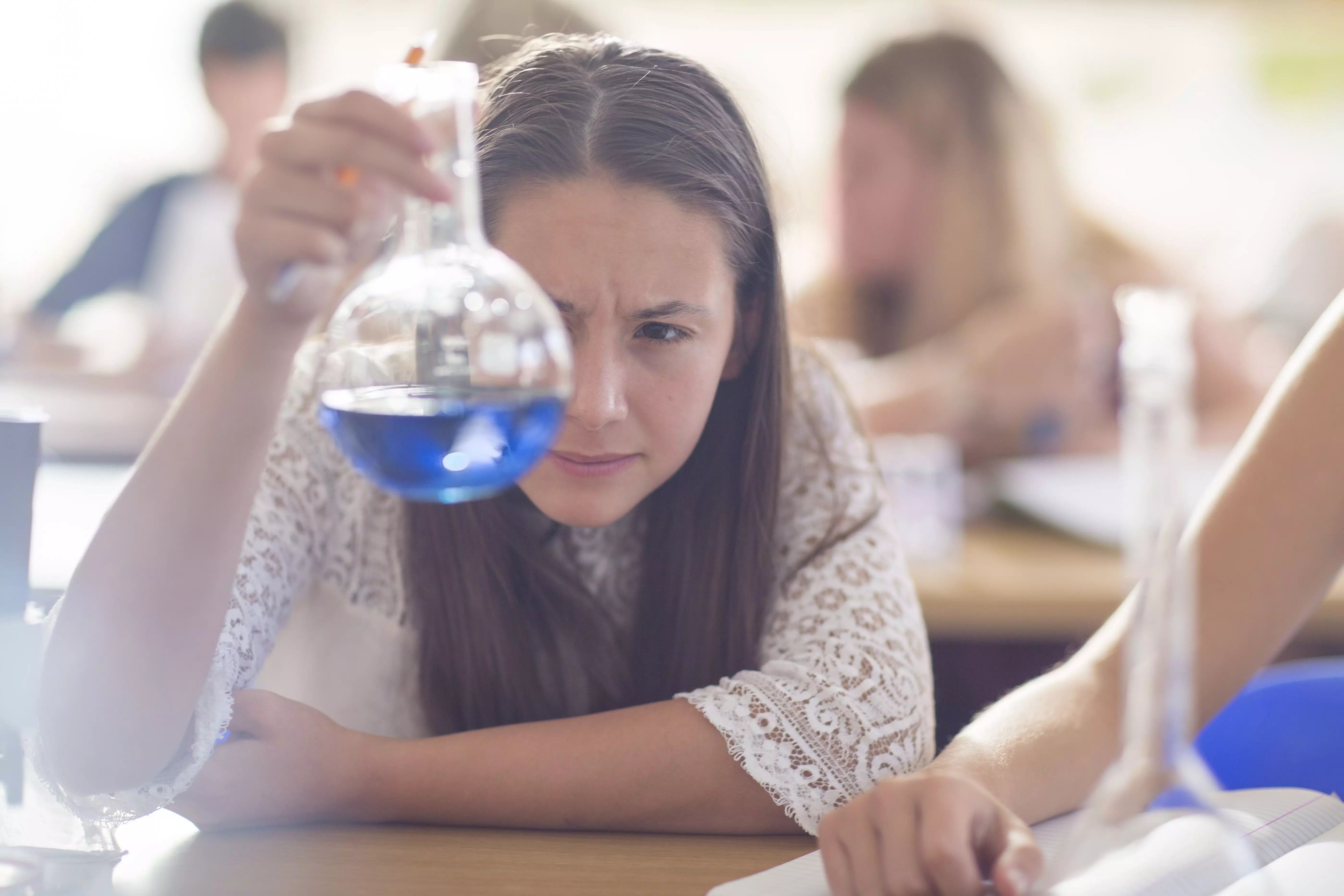 Pasqyrë e temave të kimisë në shkollën e mesme