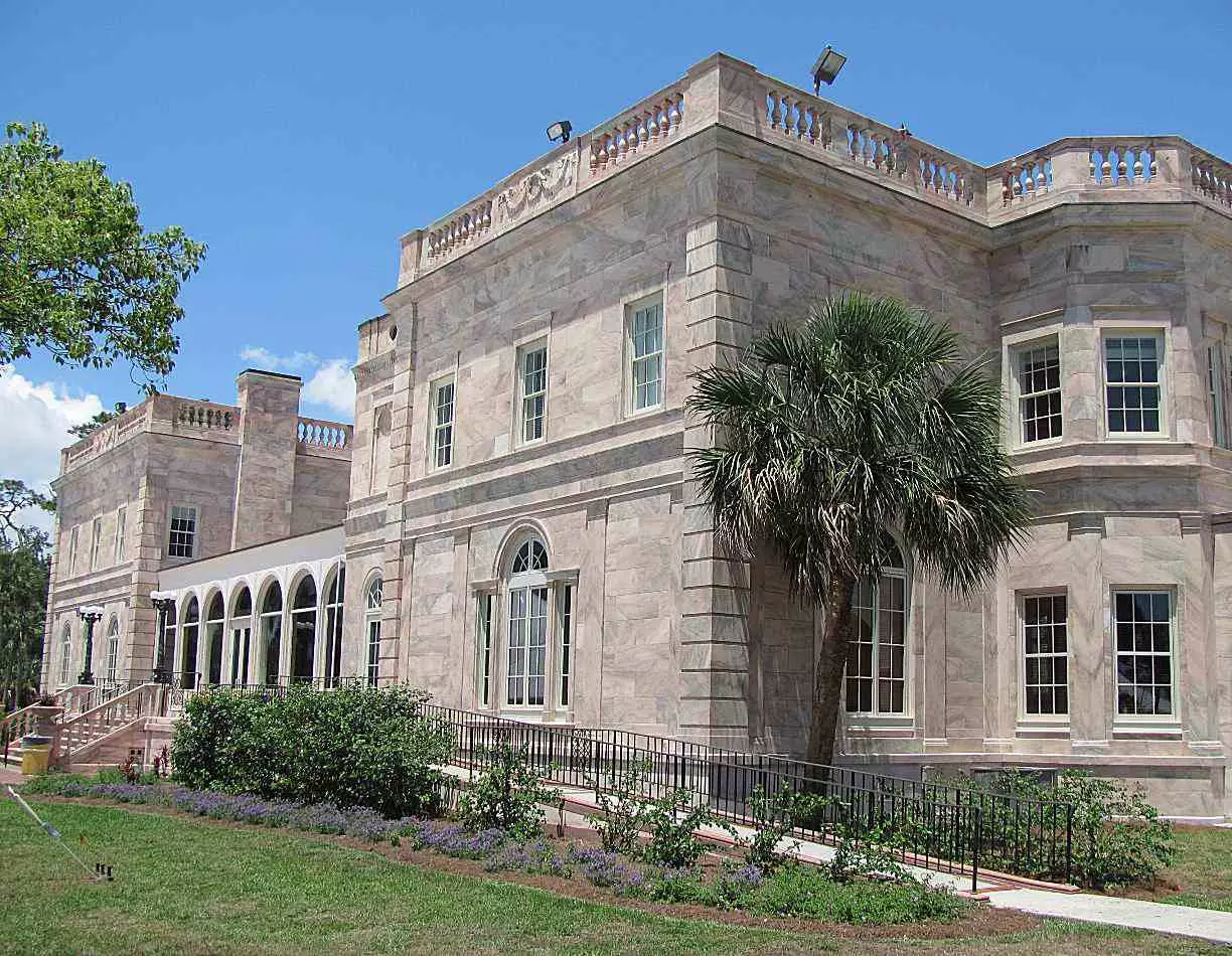 College Hall ĉe New College of Florida (Nova Kolegio de Florido).
