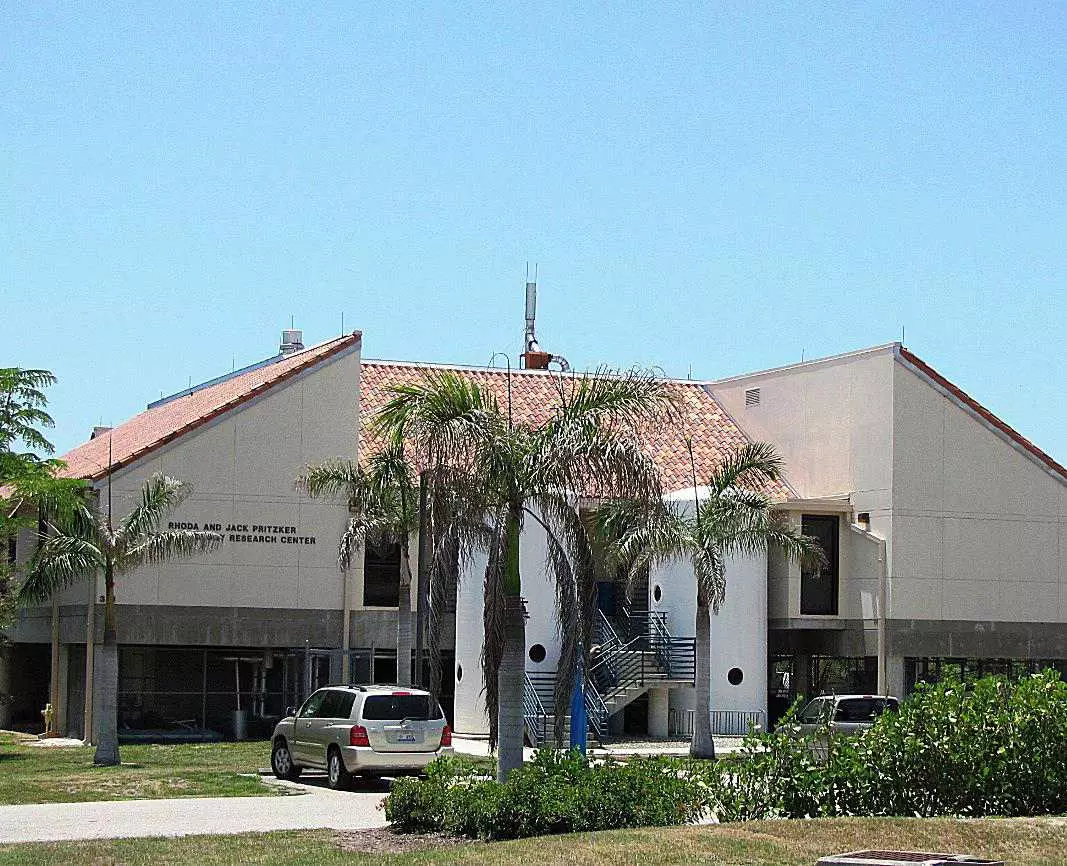 Florida ştatynyň täze kollejindäki Pritzker gözleg merkezi