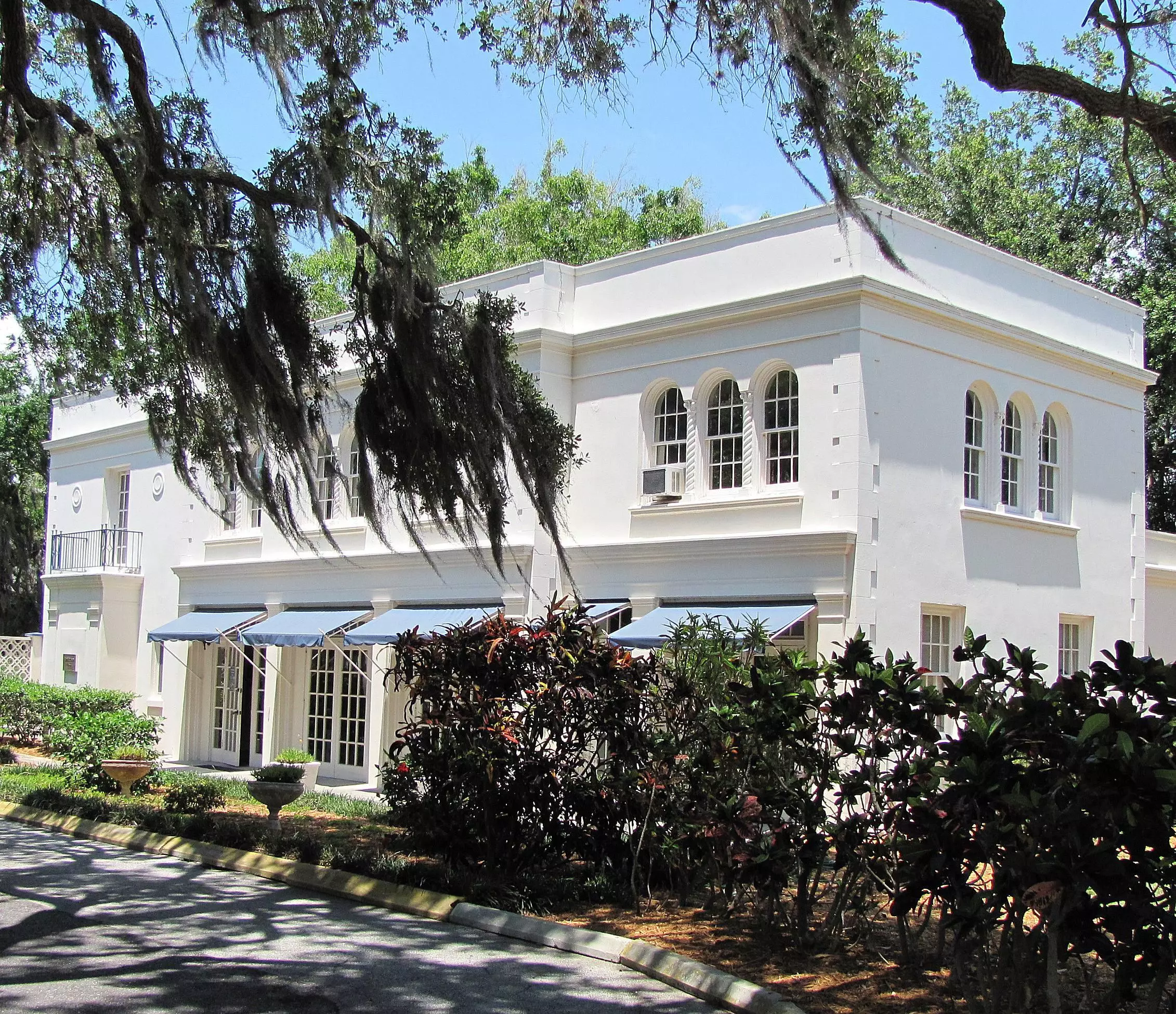 Robertson Hall ĉe Nova Kolegio de Florido