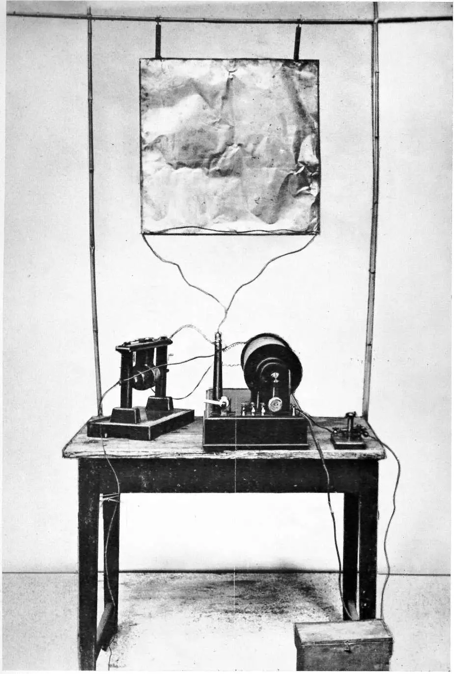 Diam duab ntawm inventor Guglielmo Marconi thawj lub xov tooj cua transmitter