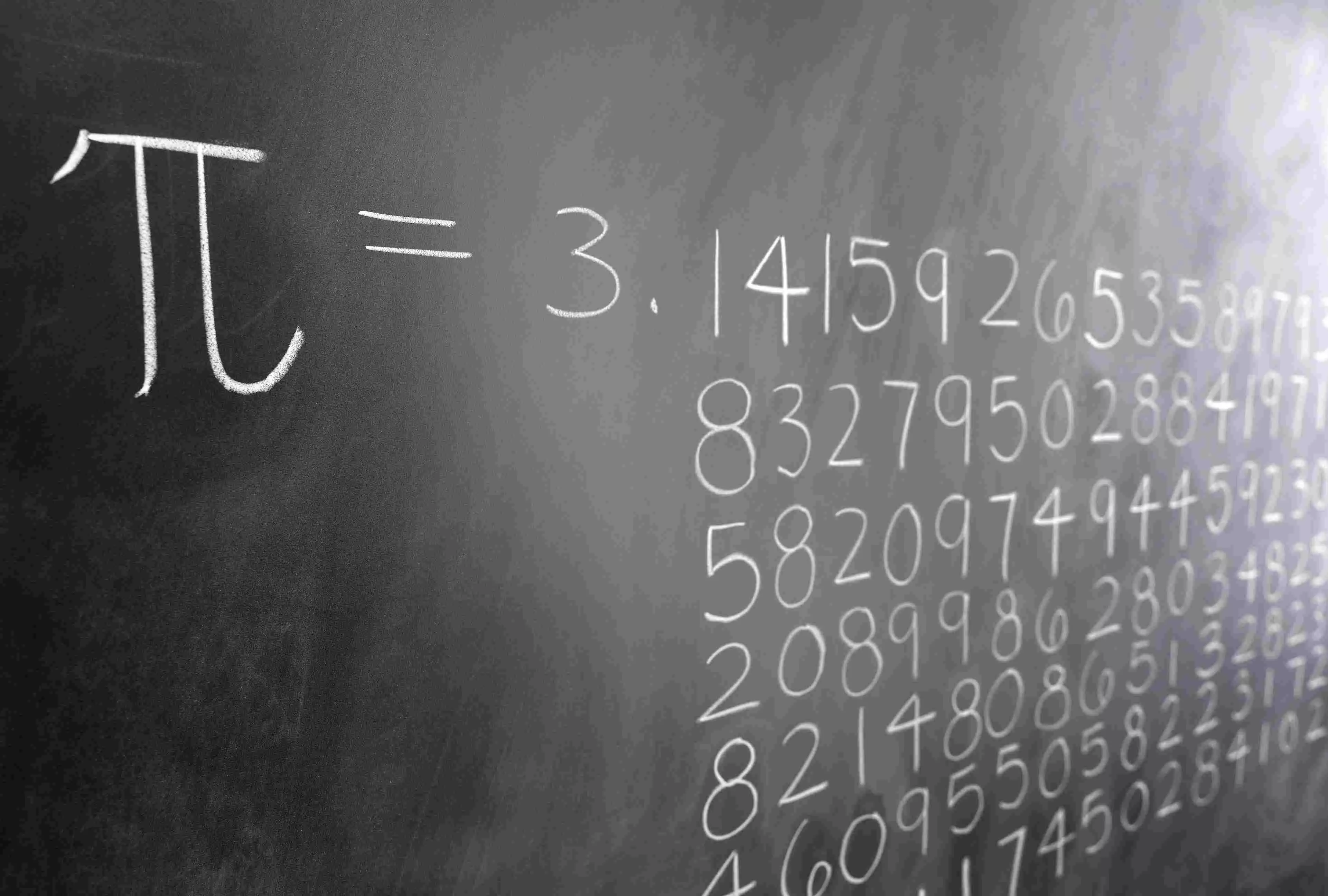 Pi é un número formado por un número infinito de díxitos.