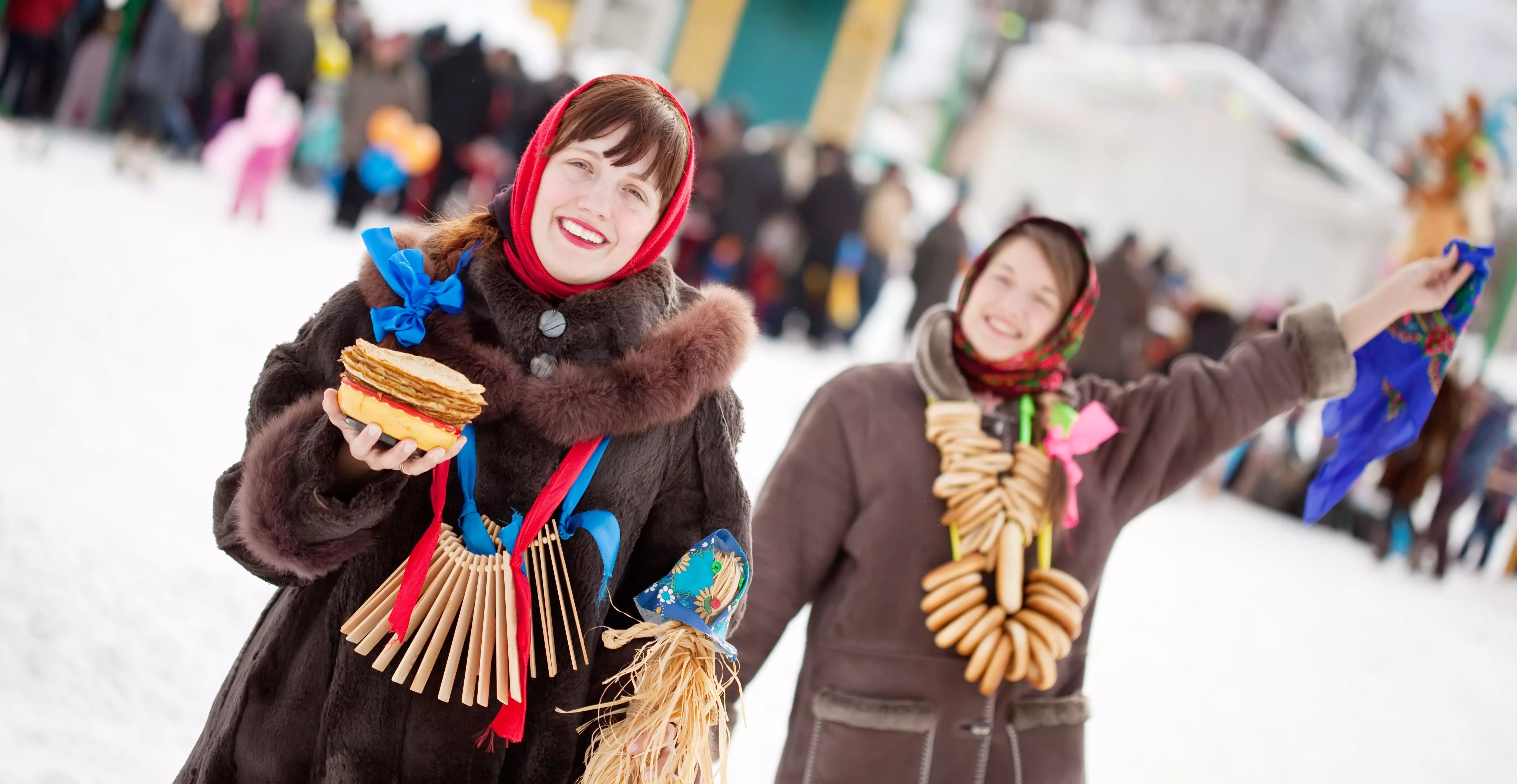 Yuav Ua Li Cas Hais Nyob Zoo hauv Lavxias (Informal thiab Formal)