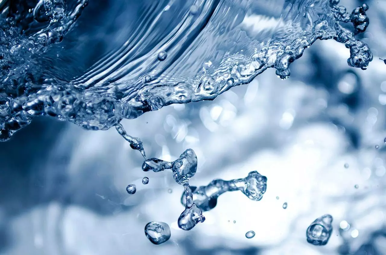 Proprietățile apei și fapte pe care ar trebui să le cunoașteți
