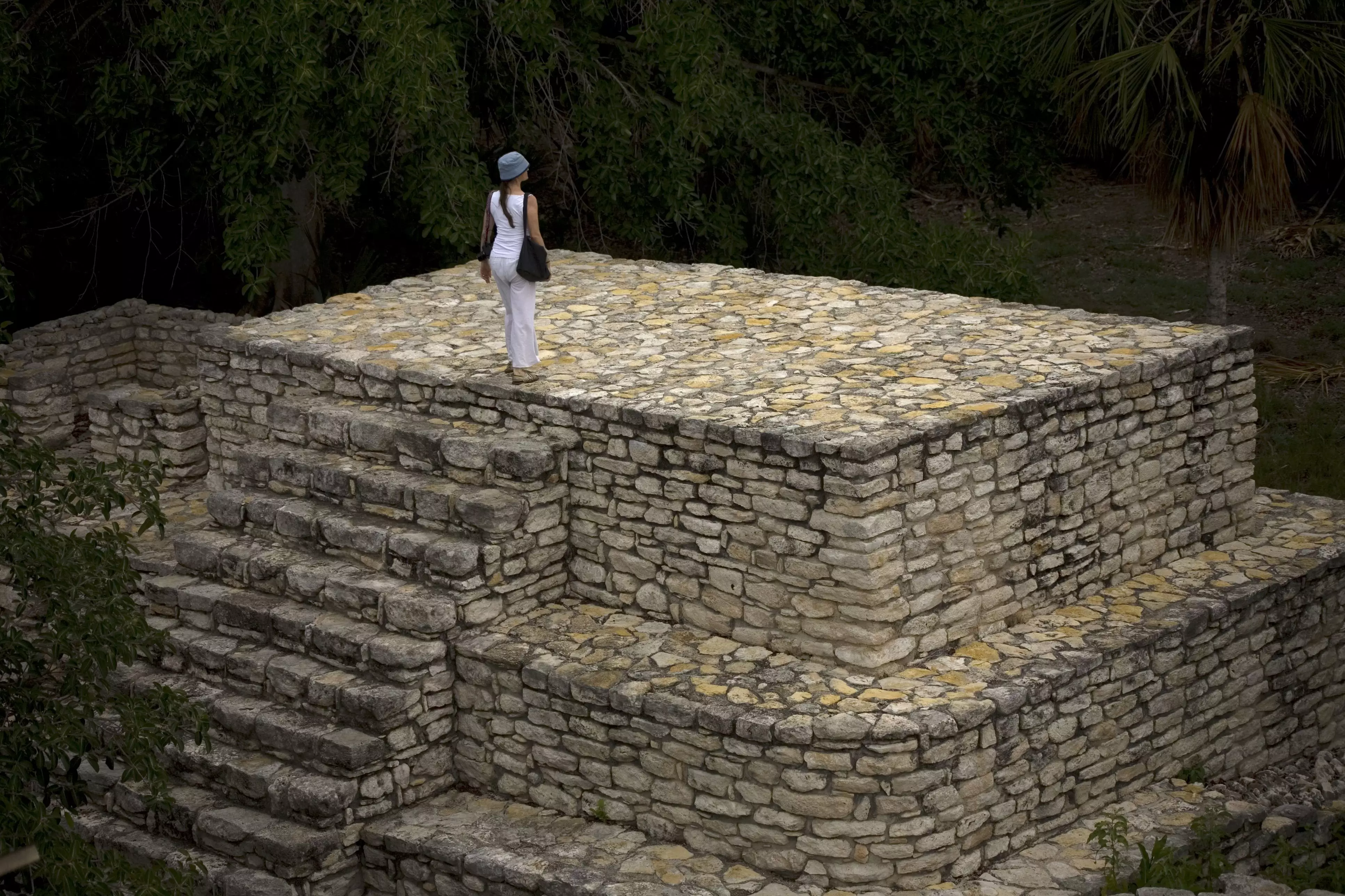 Adfeilion Maya Xcambo ar benrhyn Yucatan Mecsico