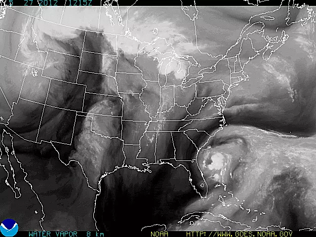 Vue satellite de la vapeur d'eau GOES-East de la répartition des nuages et de l'humidité au-dessus des États-Unis