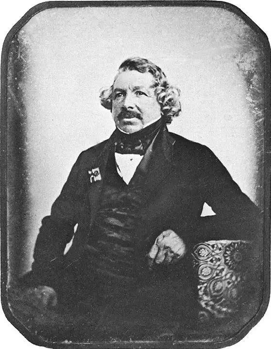 Daguerreotype dari Louis Daguerre pada tahun 1844 oleh Jean-Baptiste Sabatier-Blot
