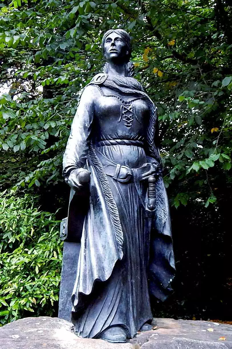 Statuja e Grace O'Malley në Westport House, County Mayo