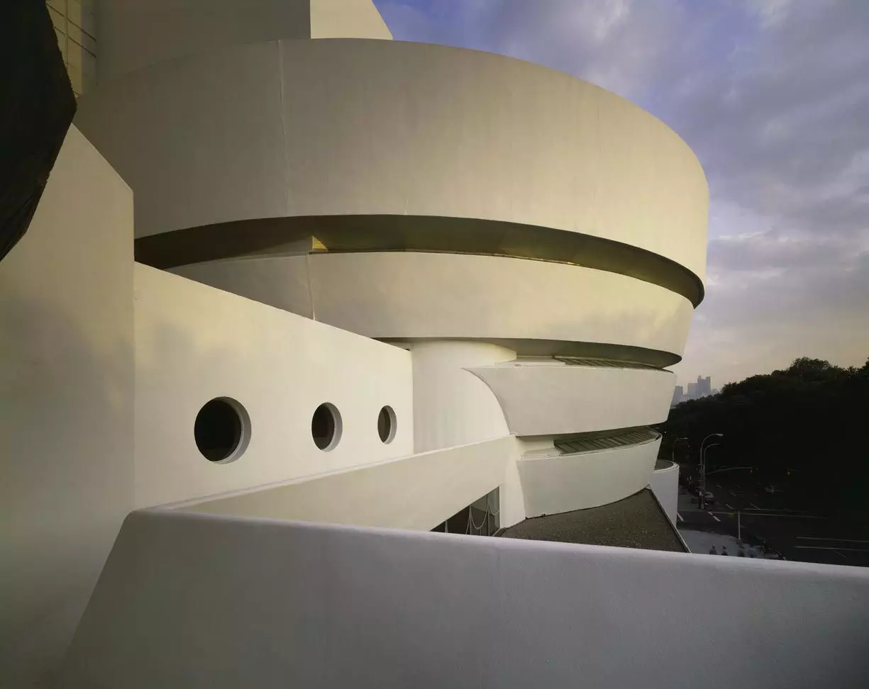 Van passar molts anys dissenyant el Museu Solomon R. Guggenheim de Frank Lloyd Wright