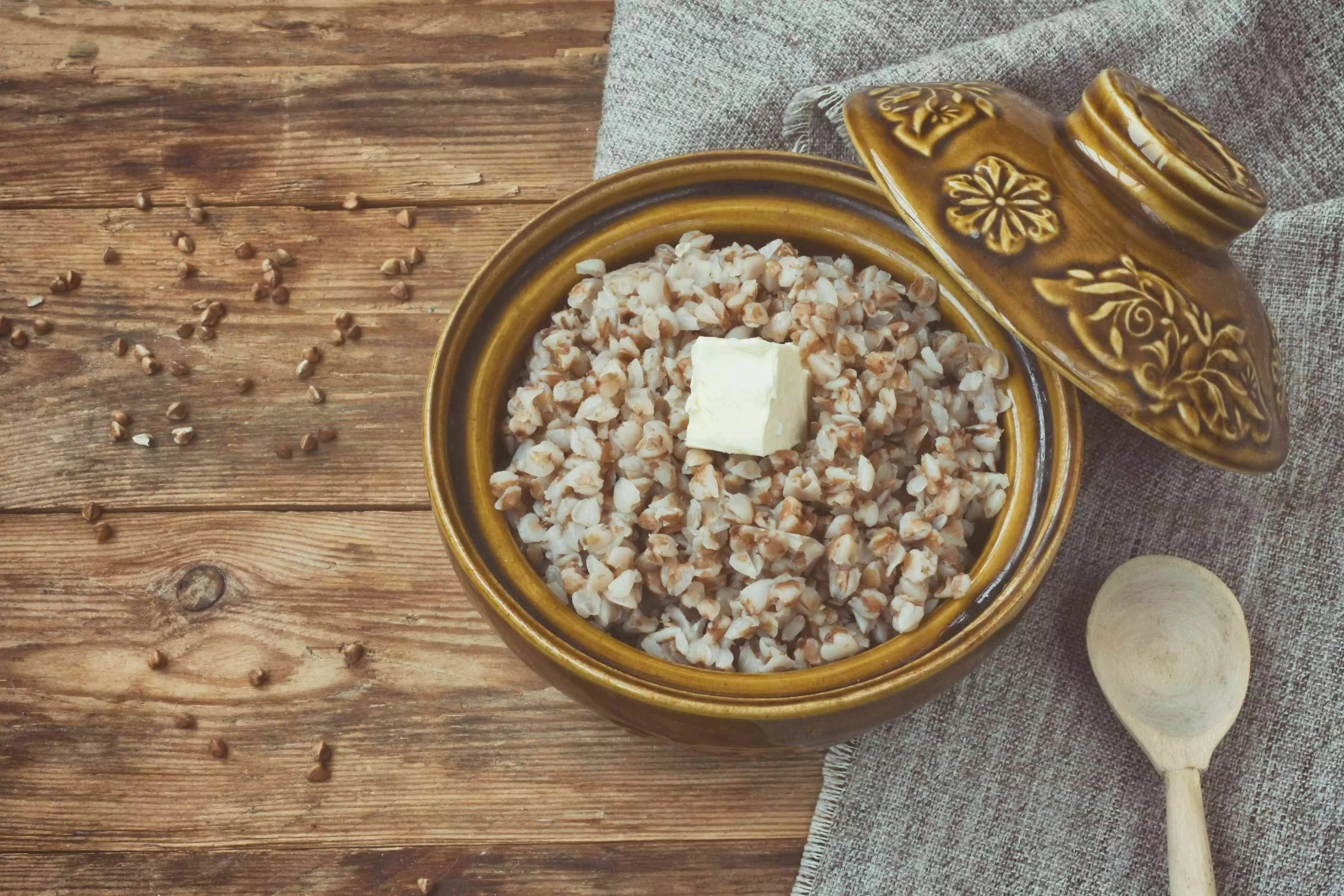 uji wa buckwheat kwenye sufuria ya kauri