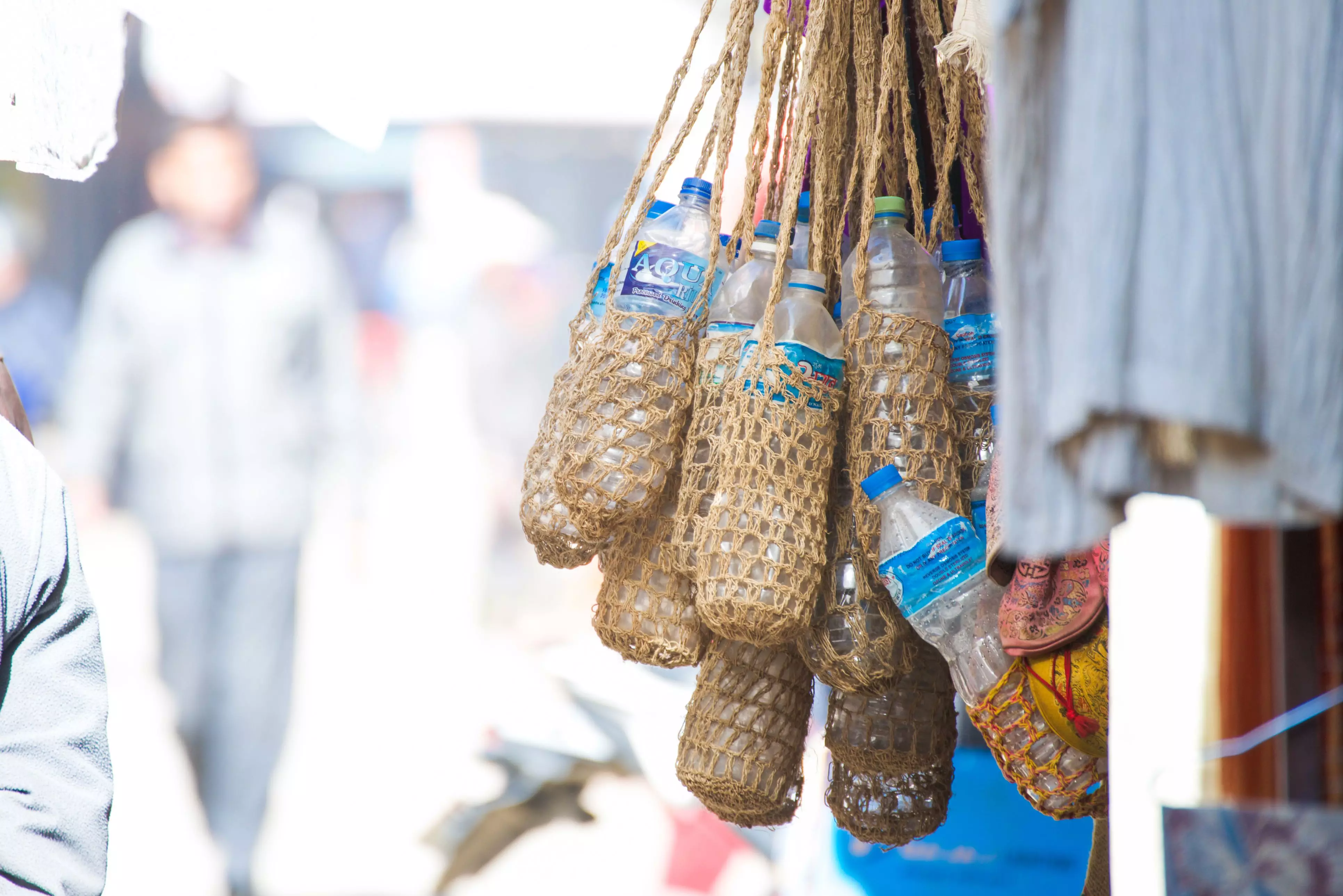 ikiganza cyakozwe mumacupa yamazi akozwe mumufuka