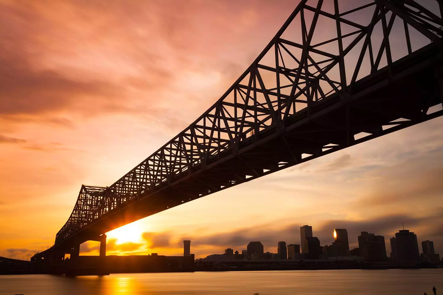 New Orleans Skyline saat Matahari Terbenam, Louisiana