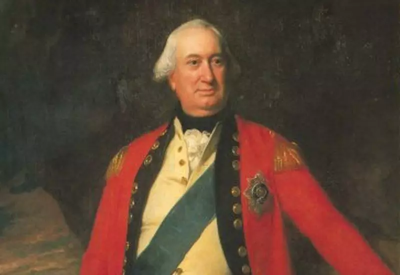 General Lord Charles Cornwallis bi unîforma Artêşa Brîtanî ya sor radiweste.