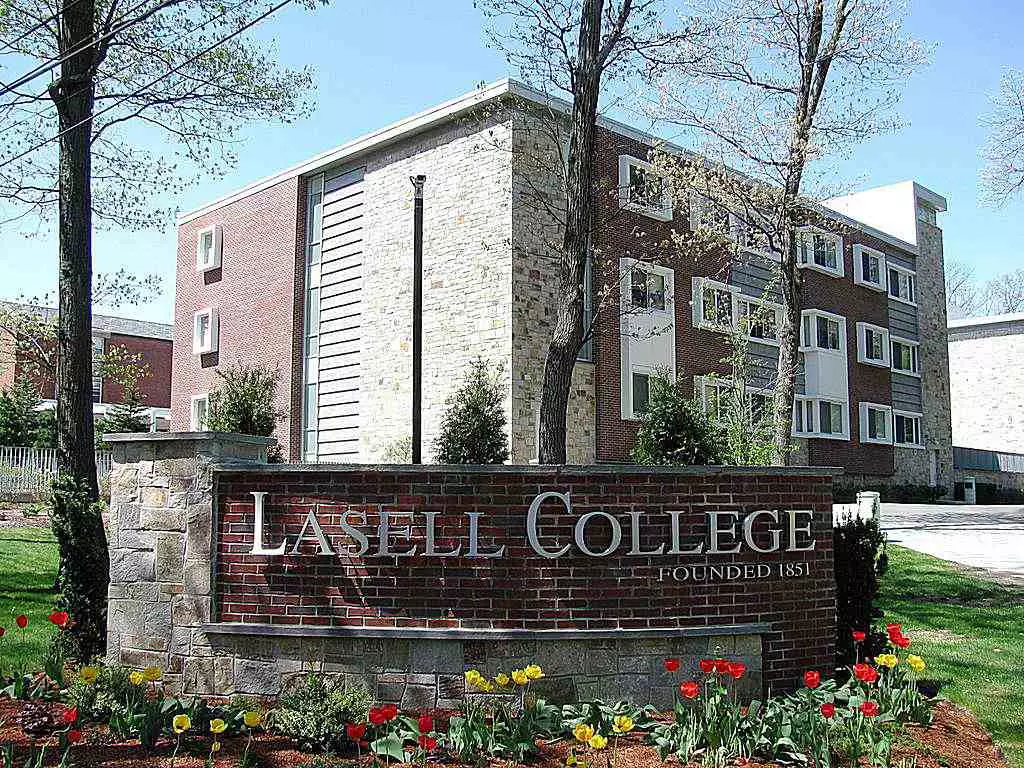 Univerza Lasell