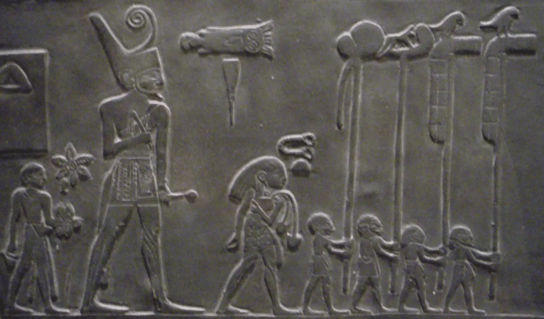 Close-up fan Narmer Pallette Faksimile yn it Royal Ontario Museum
