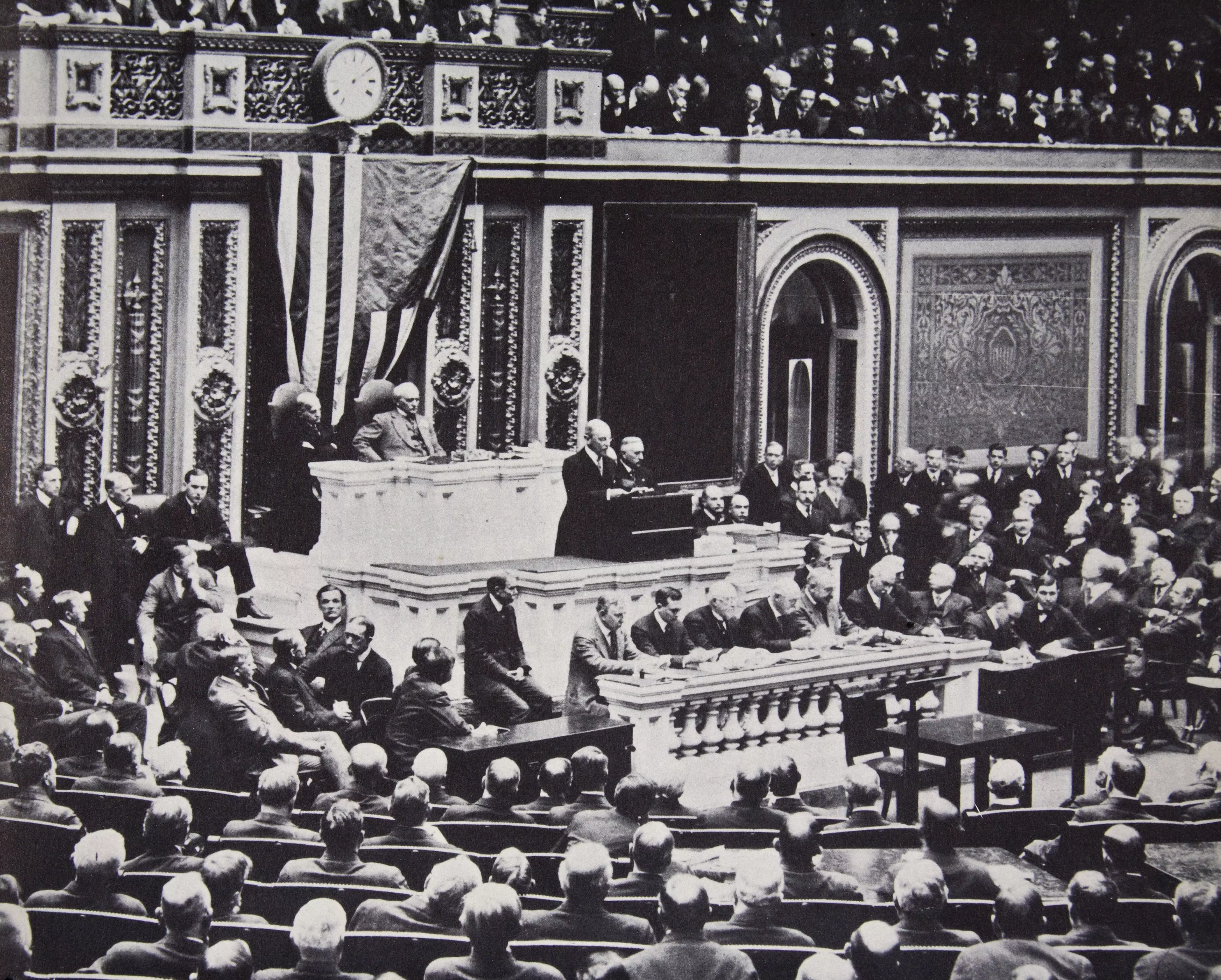 Præsident Wilson i Kongressen anbefalede USA at gå ind i krigen mod Tyskland 1917