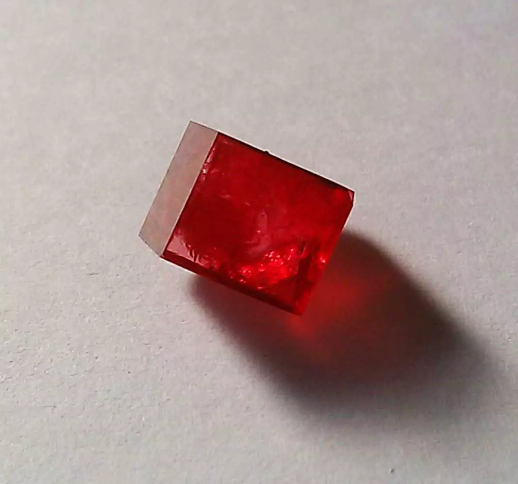 Dette er en krystal af kaliumalun eller kaliumalun