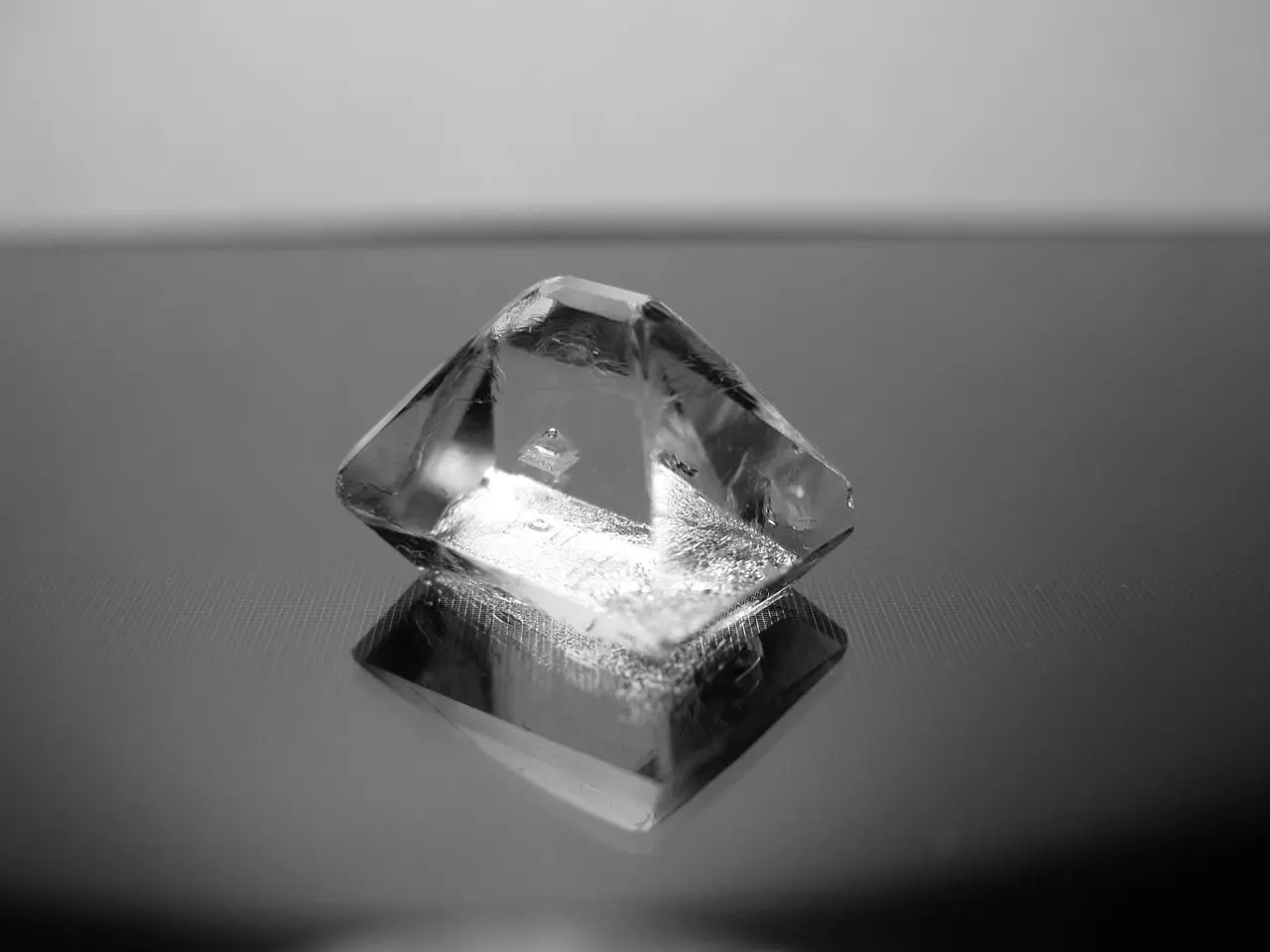 Un cristal de alumbre de potasio