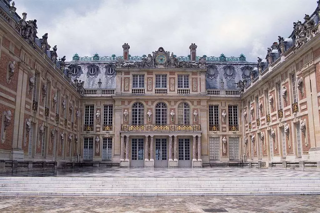 Kamar Tidur Raja, Versailles