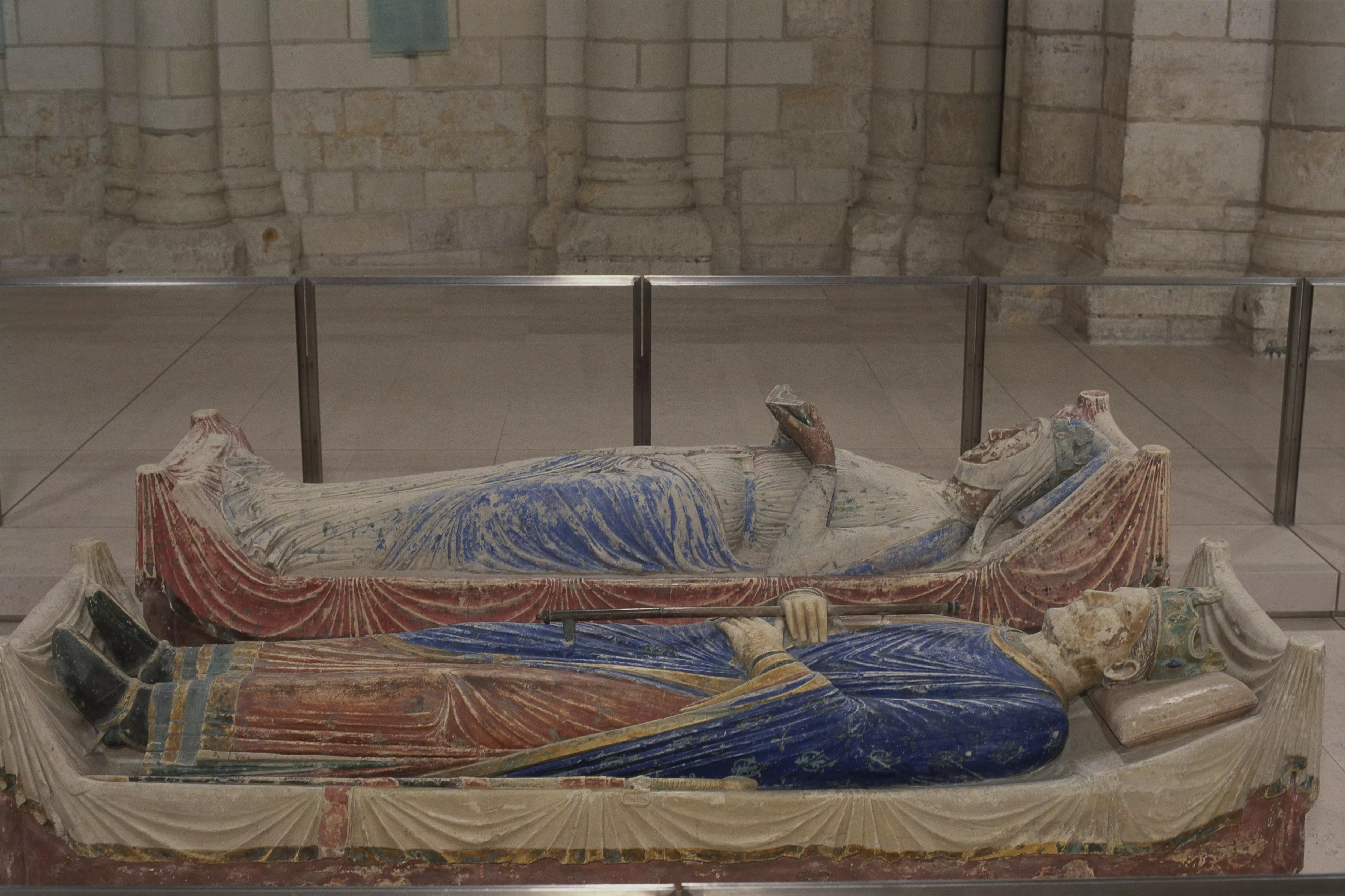 Eleanor fan Akwitaanje en Hindrik II, tegearre lizzend: grêven by Fontevraud-l'Abbaye