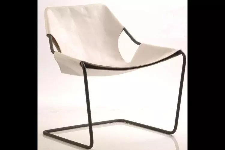 Paulistano Armchair apẹrẹ nipasẹ ayaworan ara ilu Brazil Paulo Mendes da Rocha