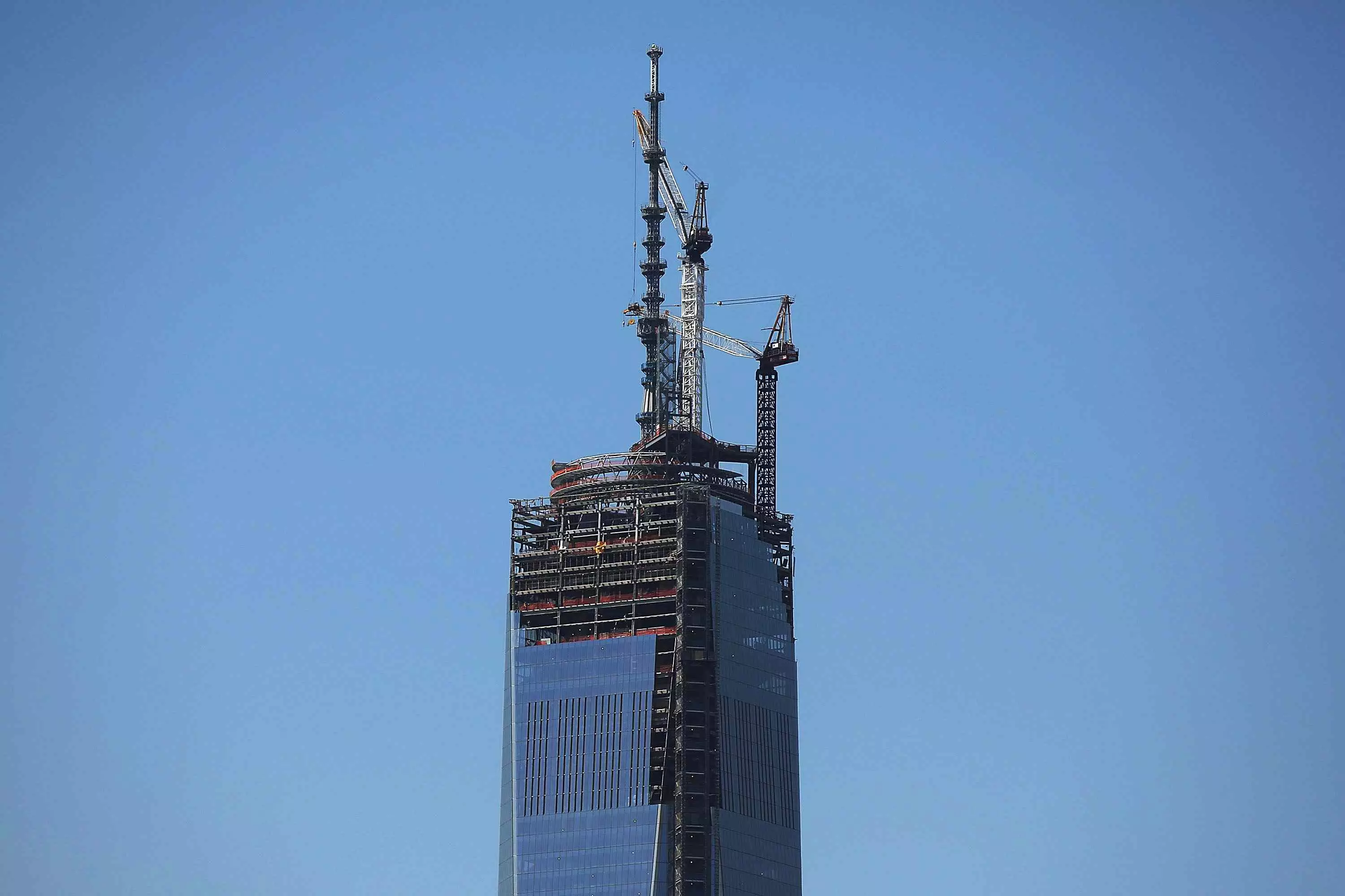 detalye sa kinatumyan sa wala pa mahuman nga skyscraper, spire sa ibabaw