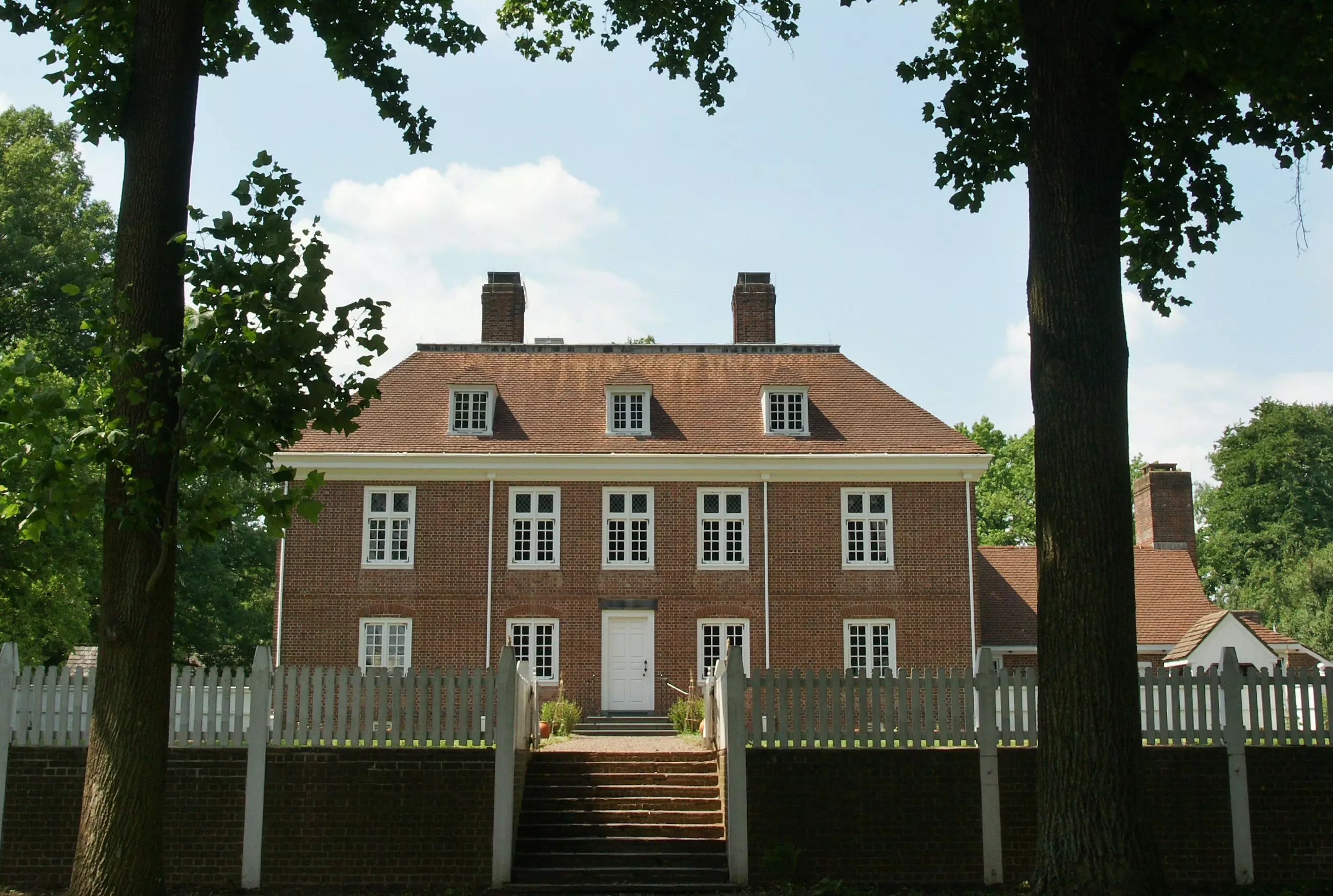 Pennsbury Manor, 1683, trano tsotsotra Zeorziana an'i William Penn ao Morrisville, Pennsylvania