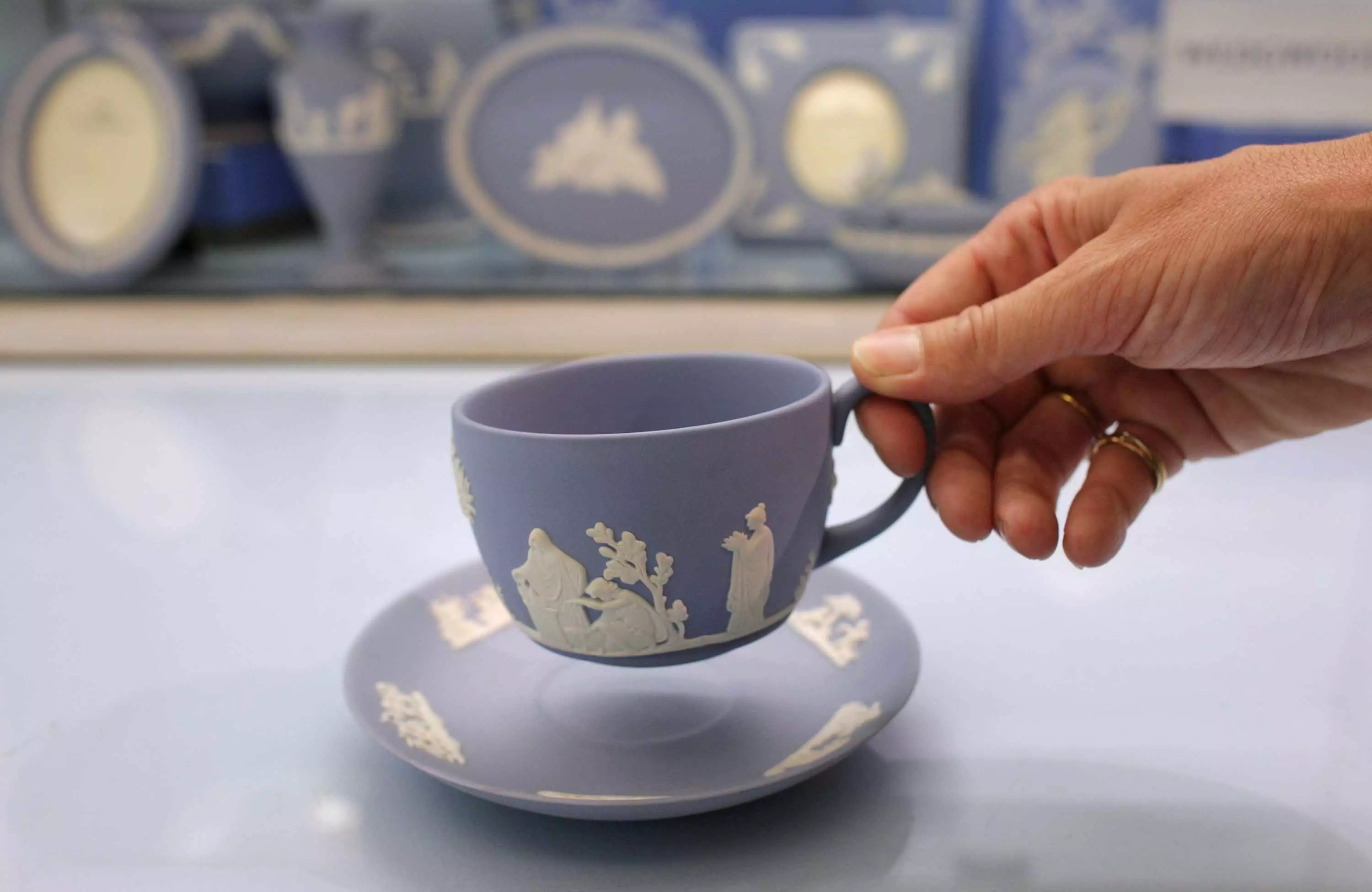 Jaspisowa niebieska filiżanka do herbaty Wedgwood