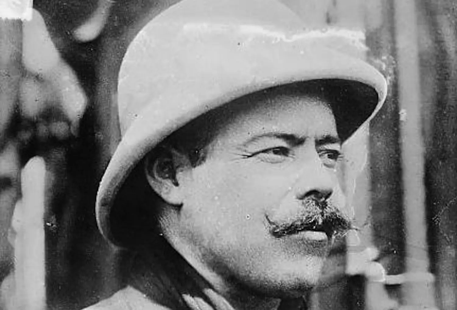 Pancho Villa wéi hien an der US Press während der Revolutioun opgetaucht ass.