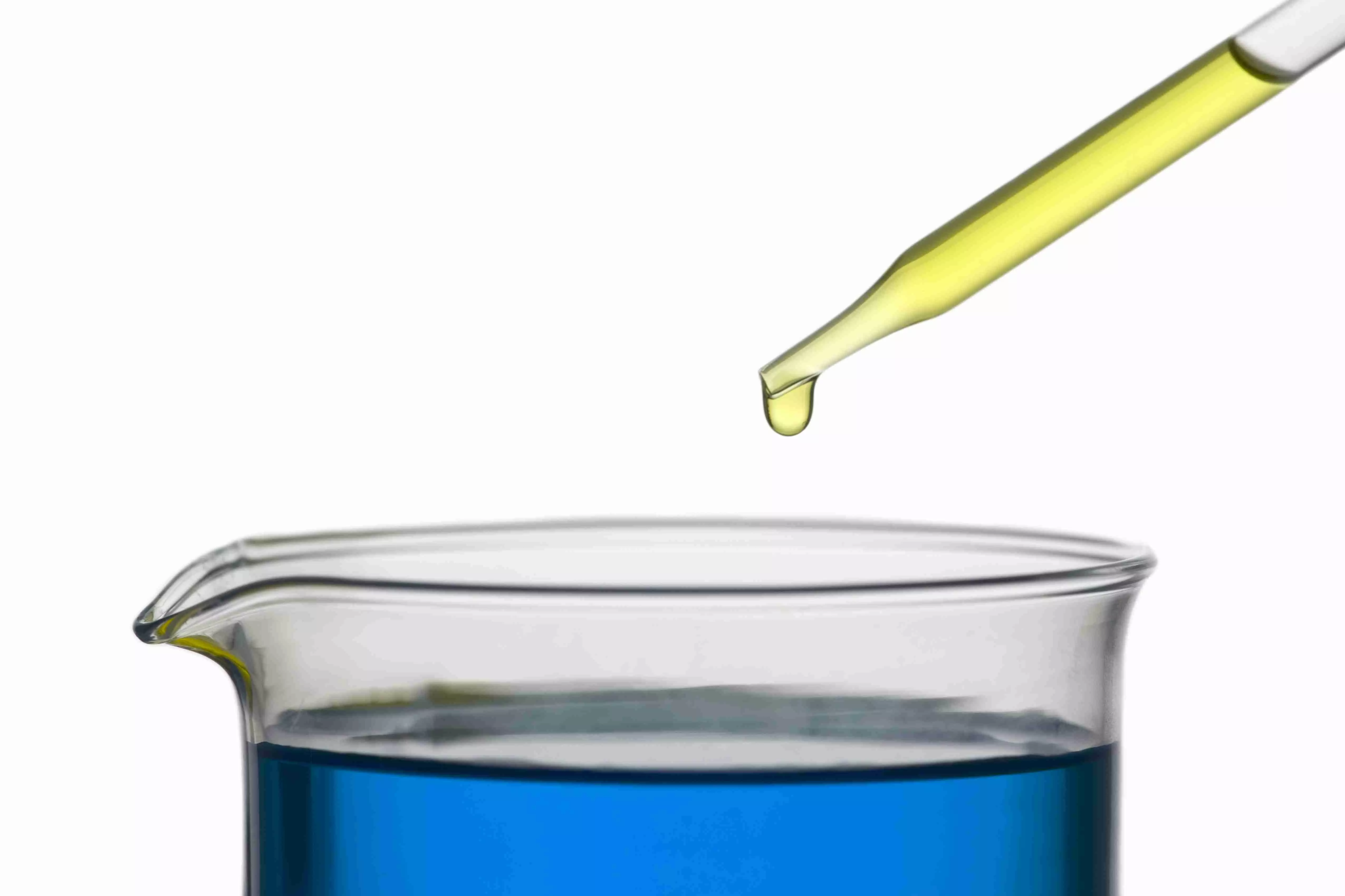 黄色い液体を青い液体に落とす