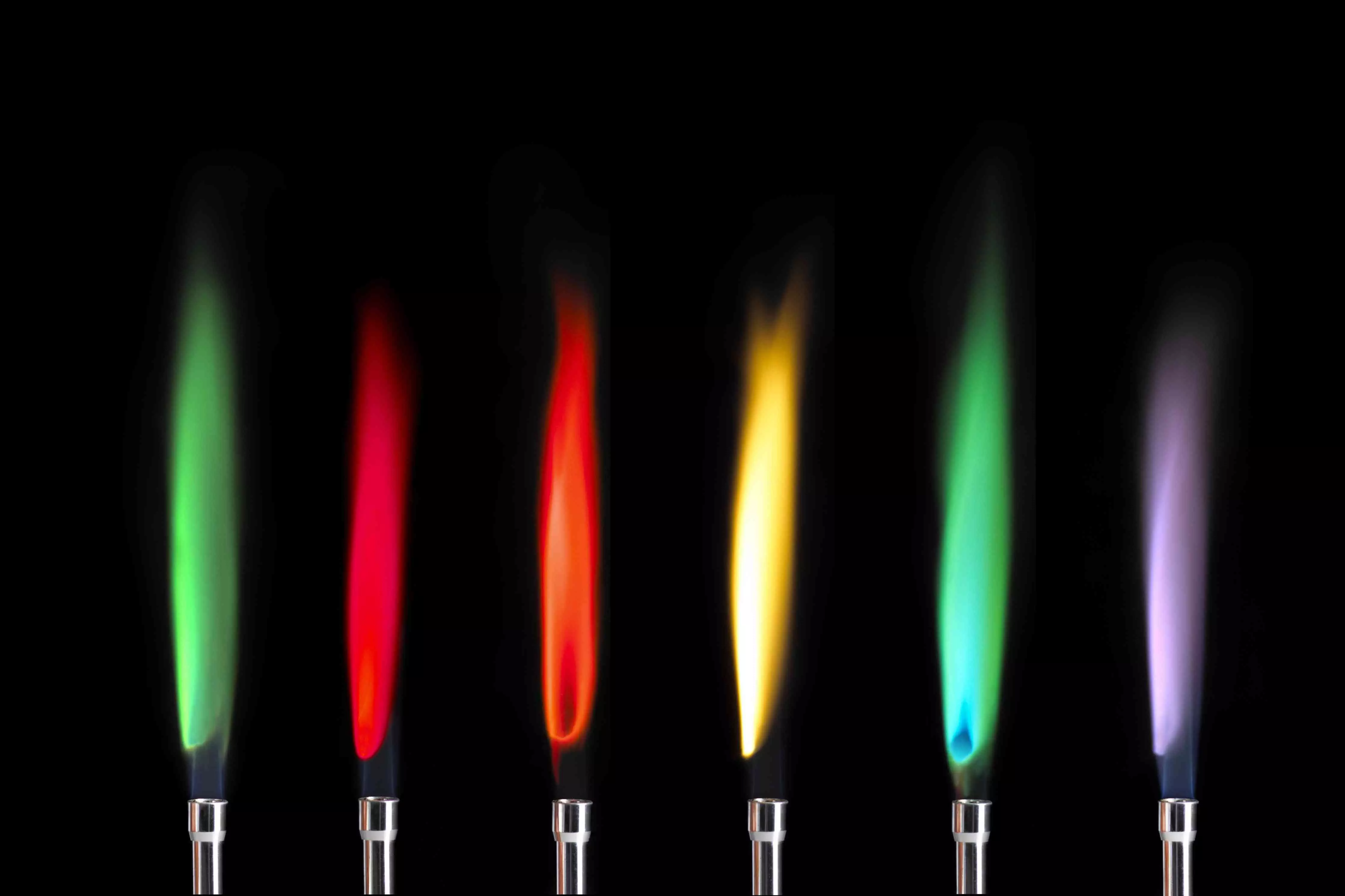 Flammenreihe in verschiedenen Farben.