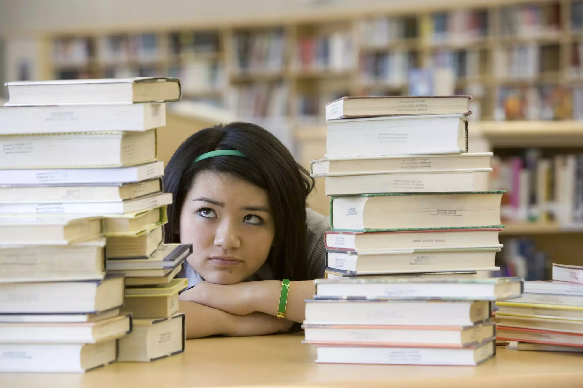 Wéi liesen a verstinn e schwéiert Buch oder Kapitel