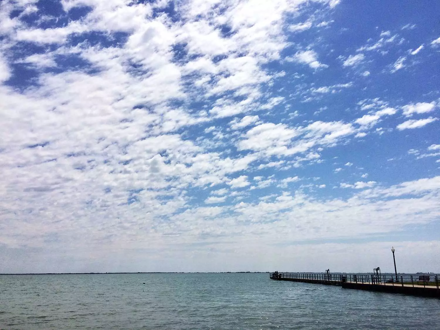 Wolklandskap oor Lake St. Clair, Michigan