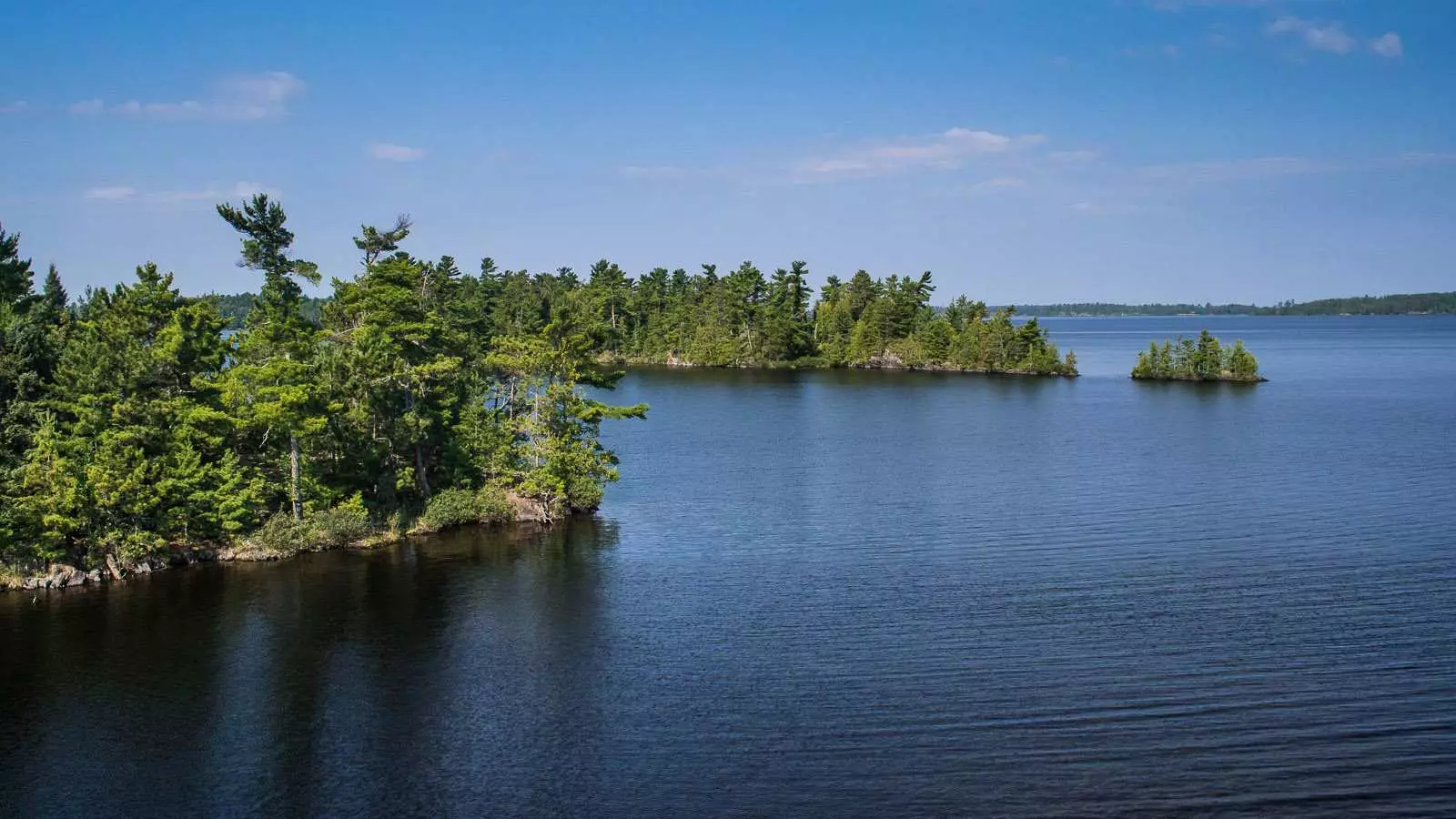 Fotografía del lago lluvioso