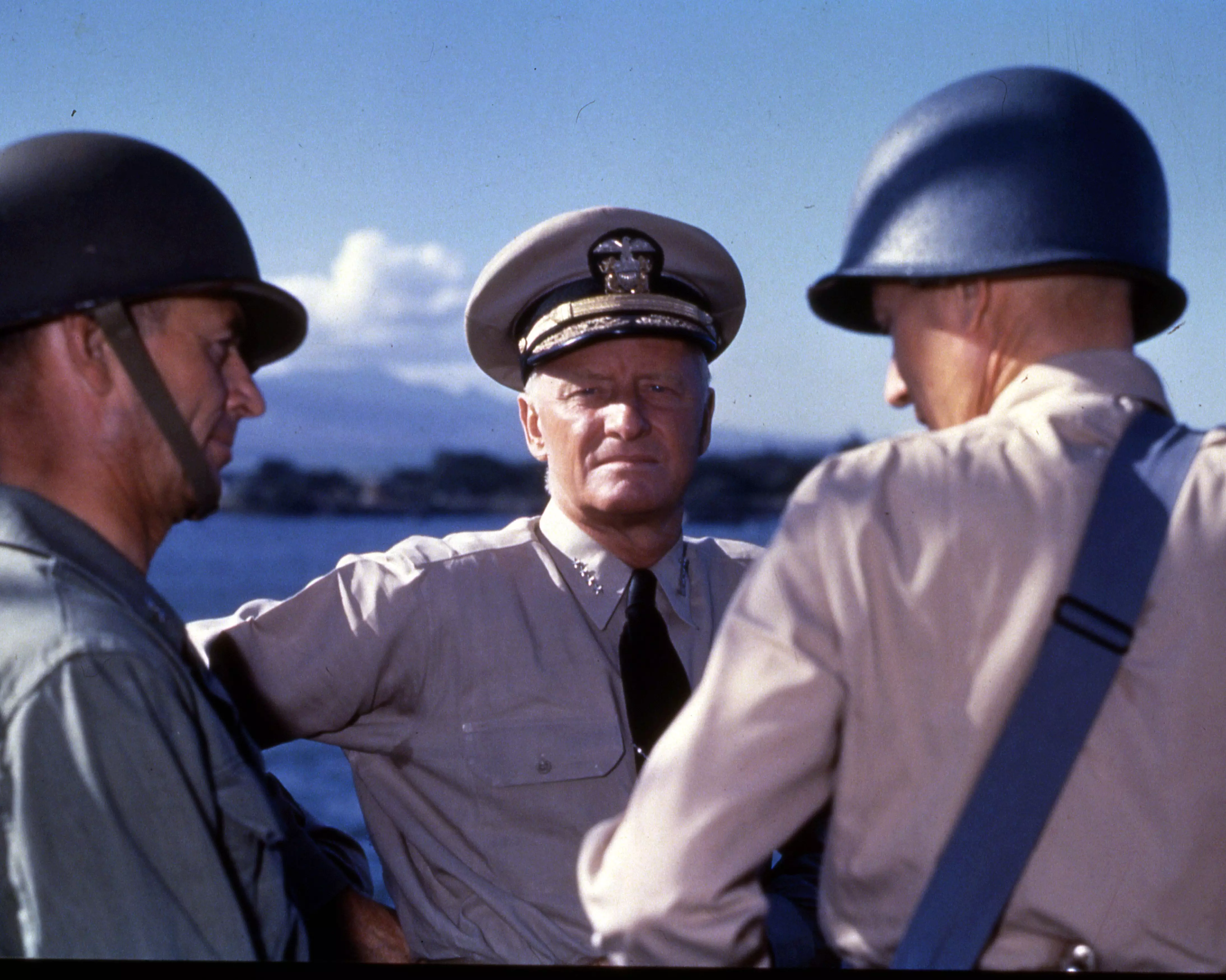 Admiral Nimitz نىڭ تەكشۈرۈشى