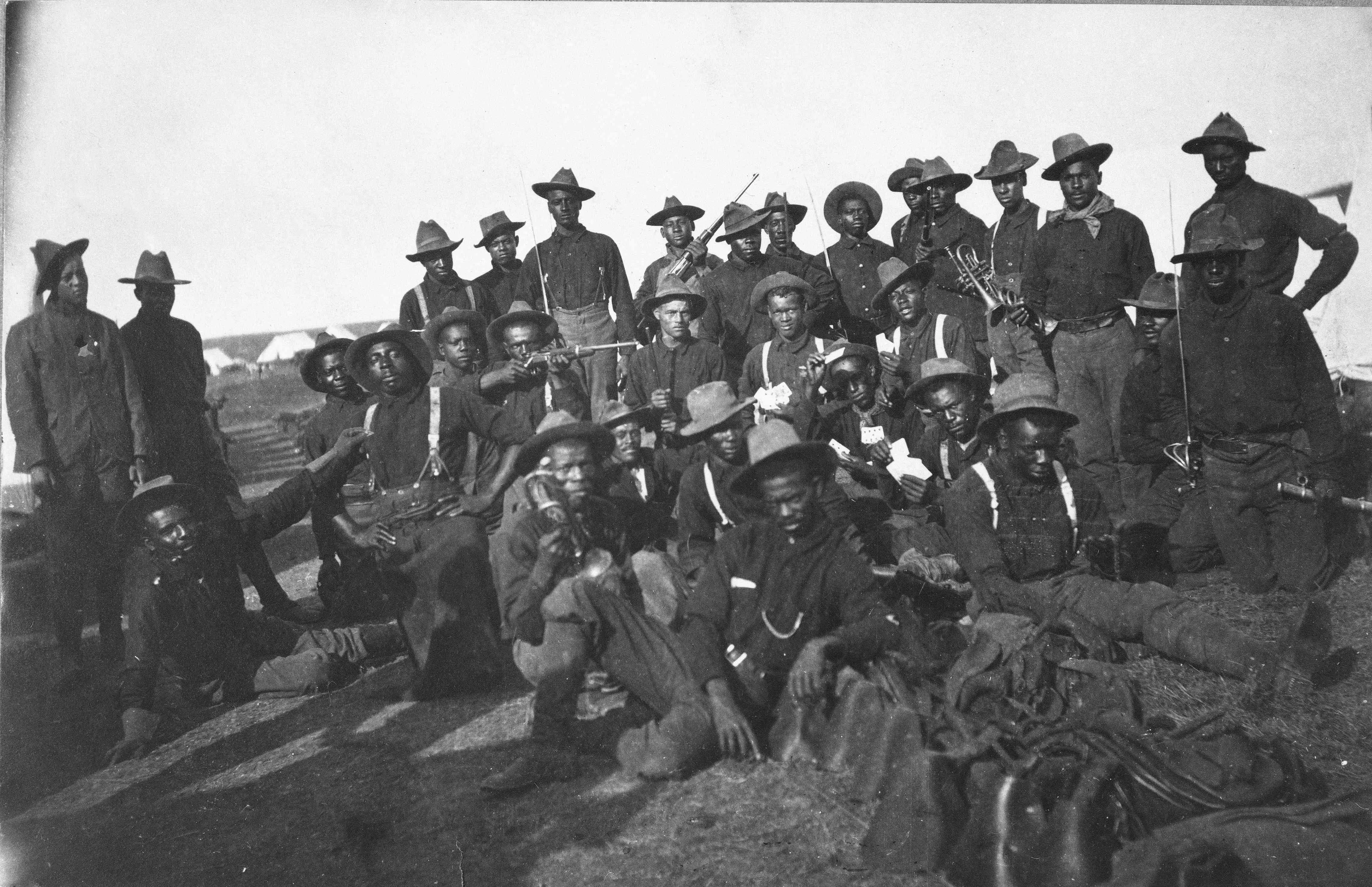 Soldados no campamento Wikoff