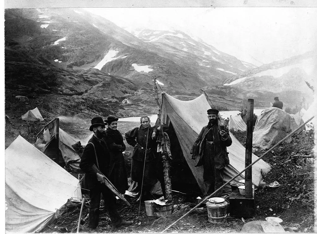 Du misionieriai patraukė į Klondaiko aukso laukus aukso karštinės įkarštyje 1897 m.