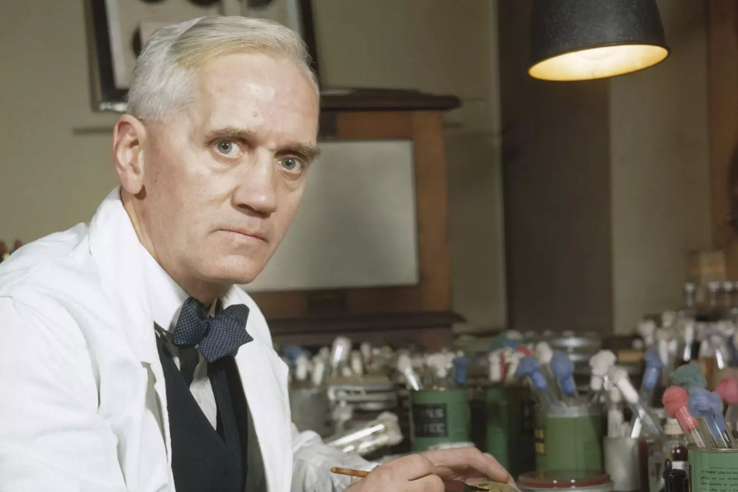 Alexander Fleming: Bakteriolog deen Penicillin entdeckt huet