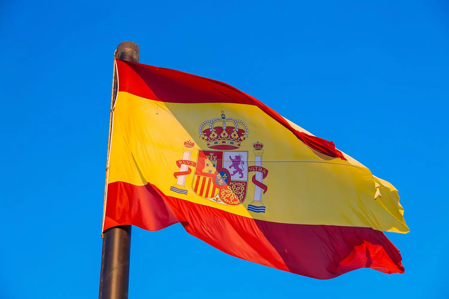 Flag orilẹ-ede ti Spain ti n ta ni afẹfẹ