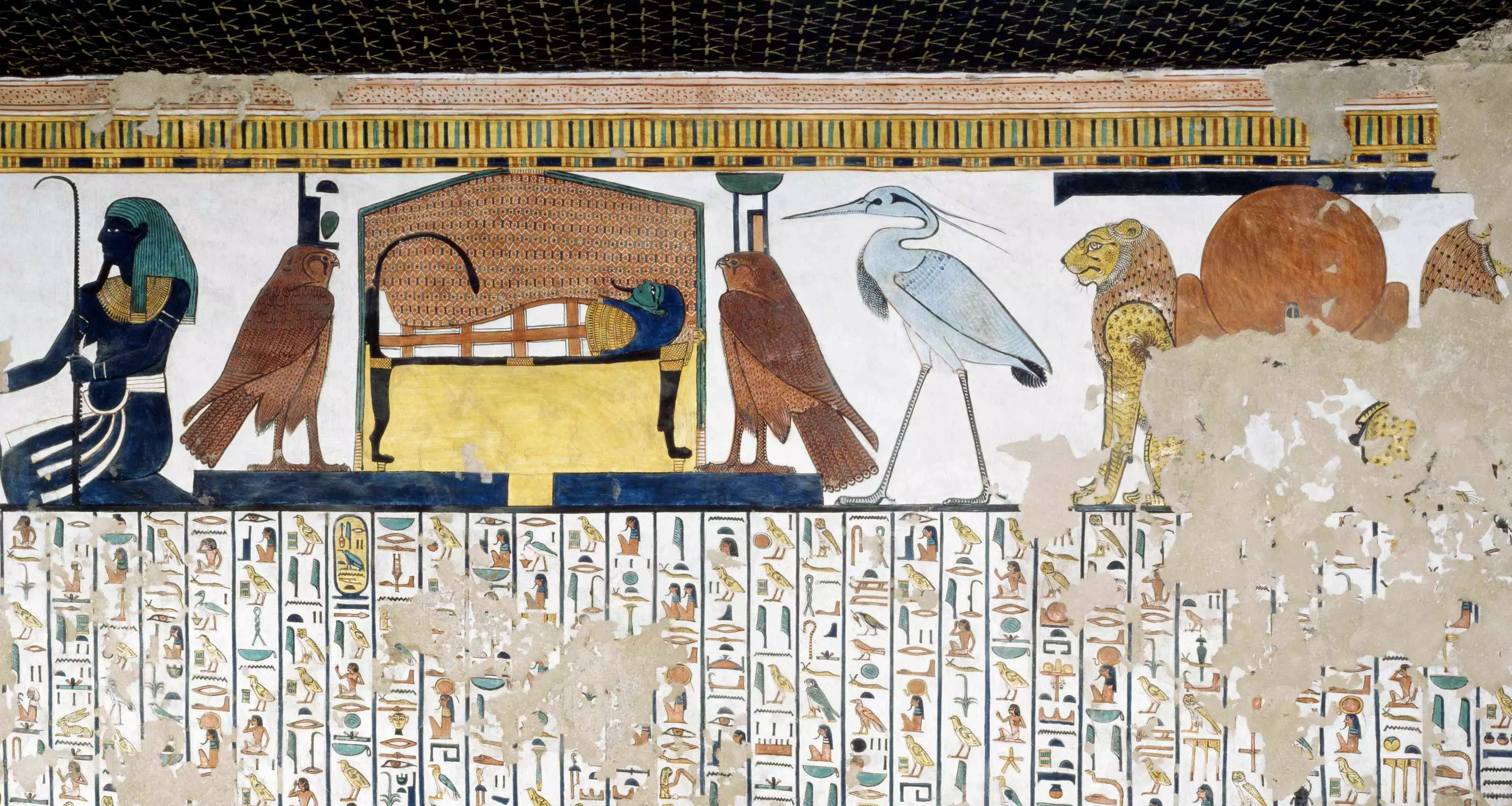 leóns con símbolo de Atum, deus Bennu, símbolo da alma de Ra, momia de Nefertari con dous falcóns e xenio do Nilo