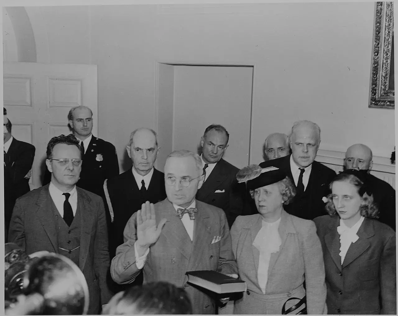 Il presidente Harry S. Truman presta giuramento il 12 aprile 1945