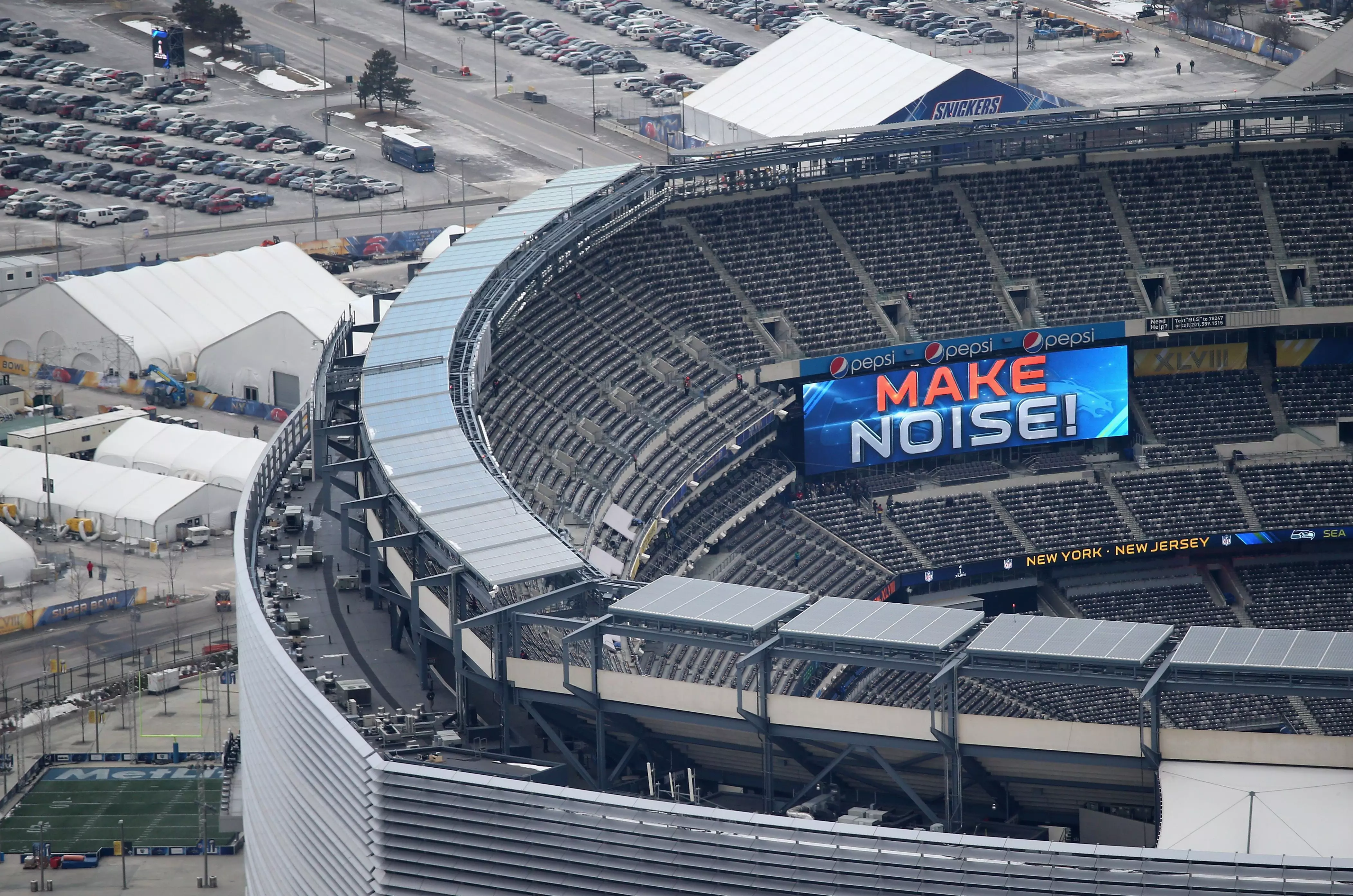 Sinusubukan ang mga Jumbotron sa MetLife Stadium