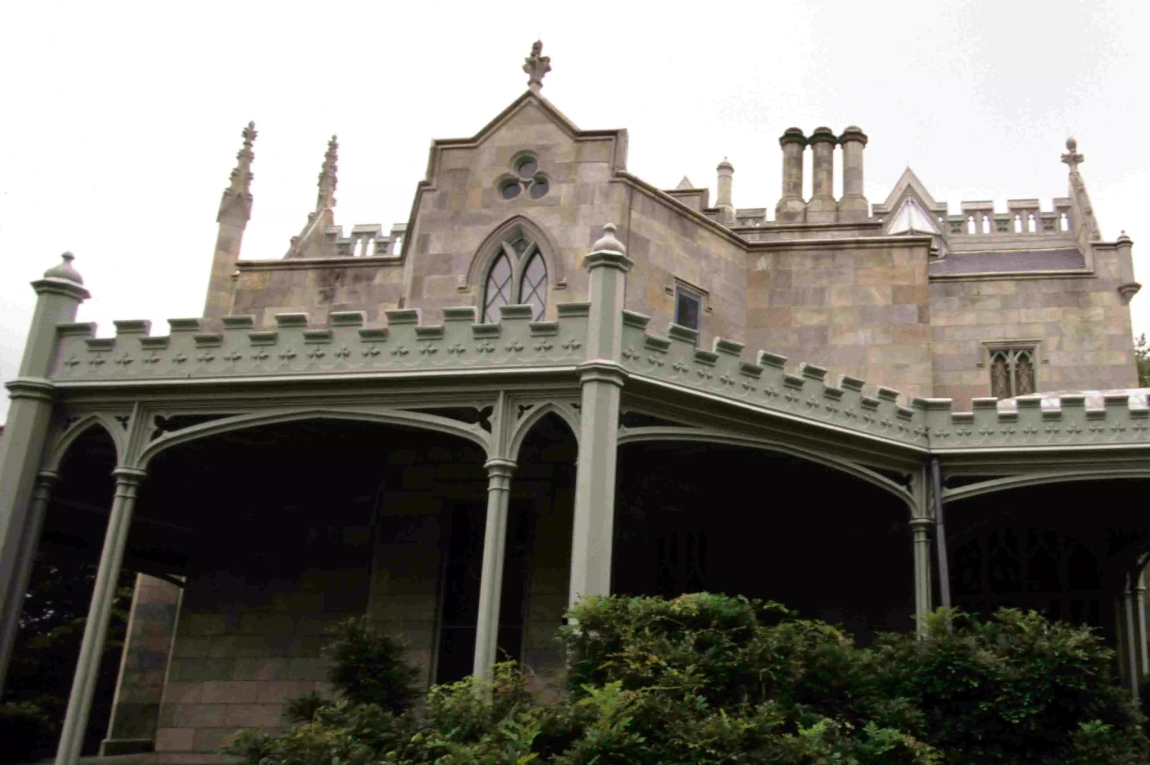 Детали за готска преродба на замокот Линдхерст во Таритаун, Њујорк