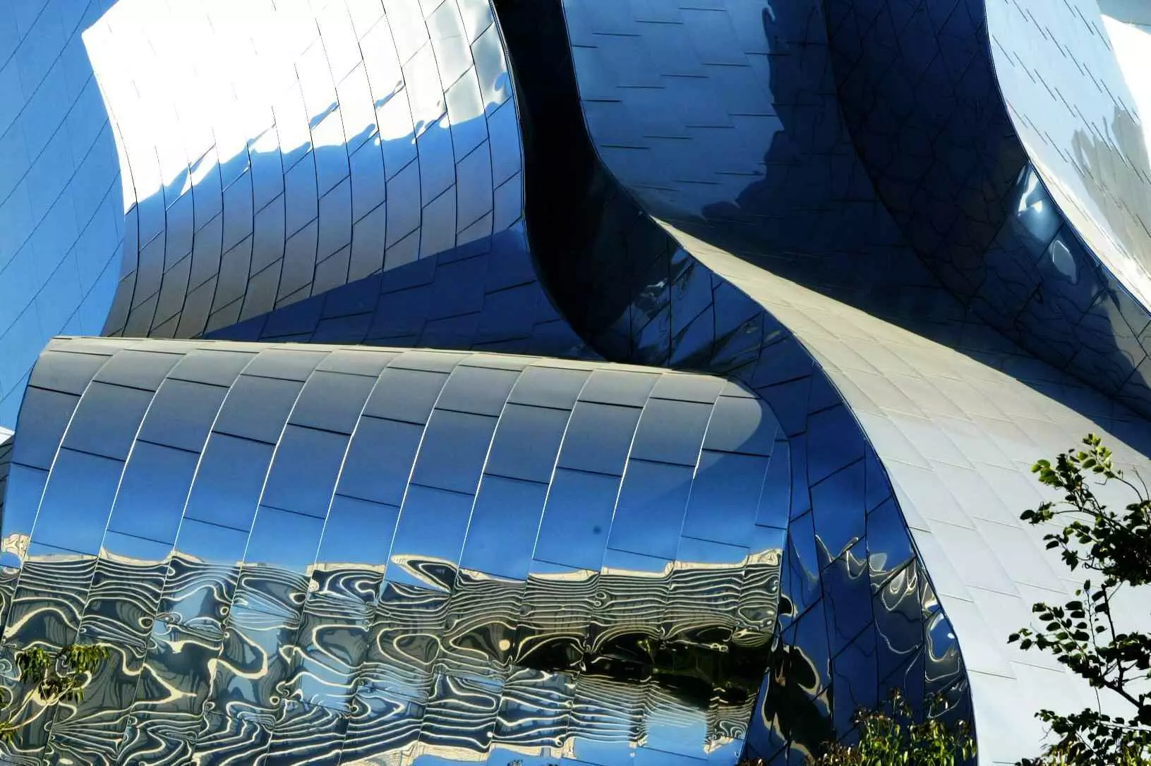 Disney Concert Hall, Unbrushed Stainless Steel Panels, oktober 2003