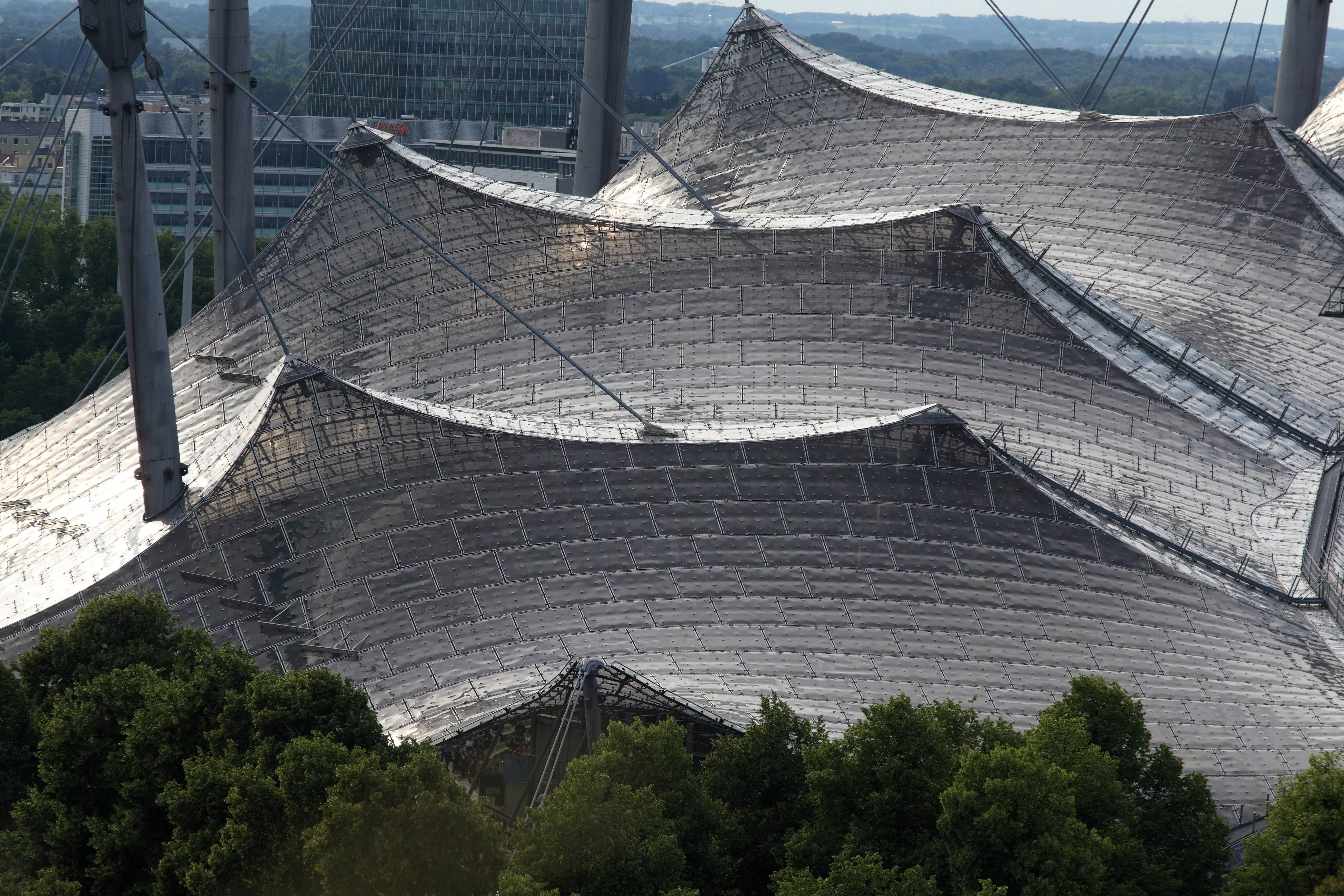 Atap Stadion Olimpiade 1972 di Munich, Bavaria, Jerman