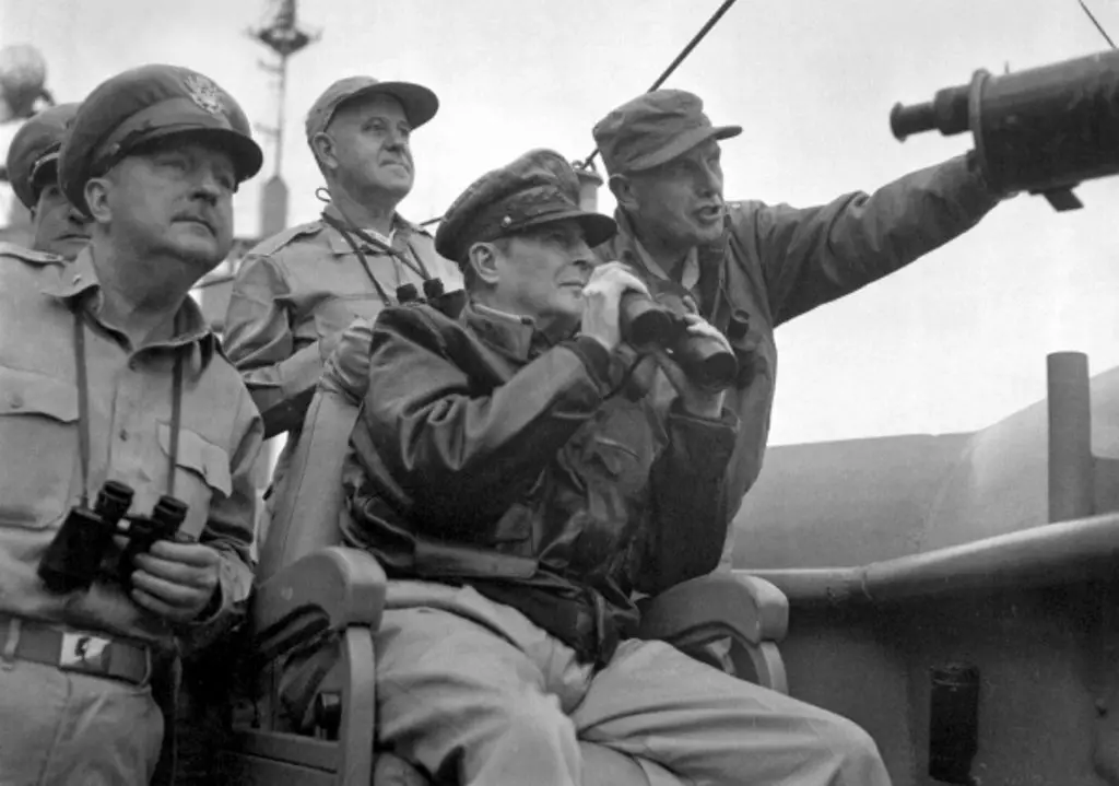 MacArthur in Inchon