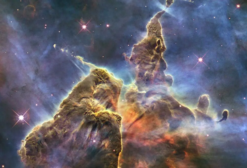 I-Mystic Mountain e-Carina nebula.