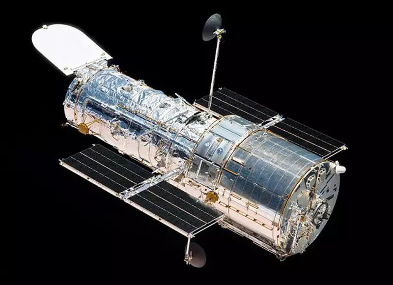 Hubble kosmos teleskopyndan 12 sany şekiljik